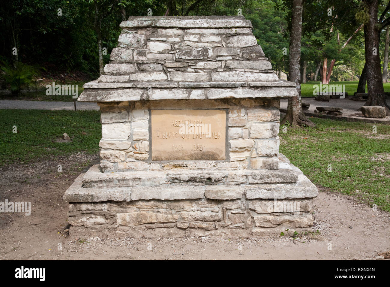 Alberto ruz lhuillier site hi-res stock photography and images - Alamy