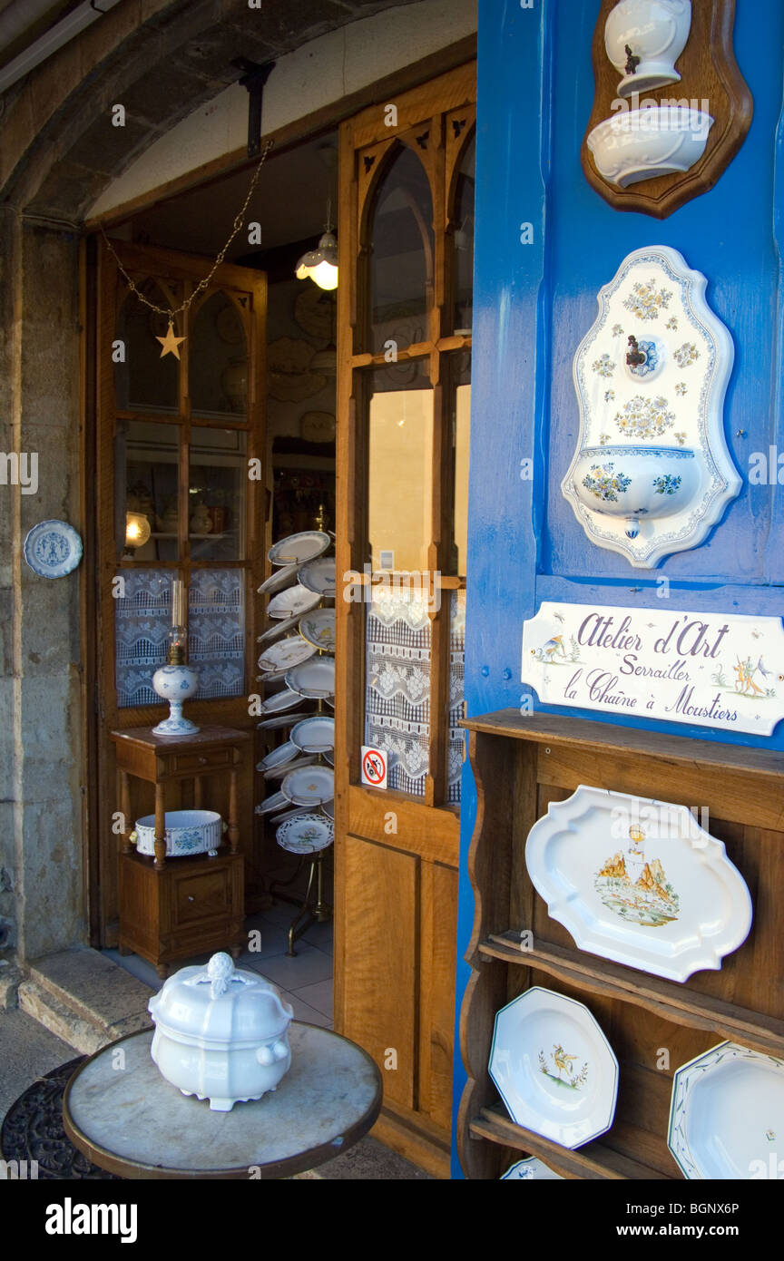 Souvenir shop with faience / pottery at Moustiers-Sainte-Marie, Alpes ...