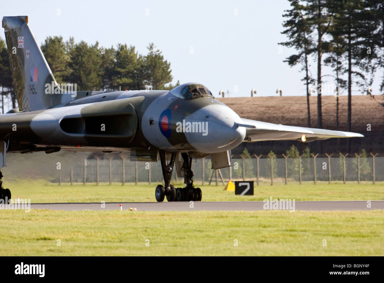 Aeroplane runway take off hi-res stock photography and images - Alamy