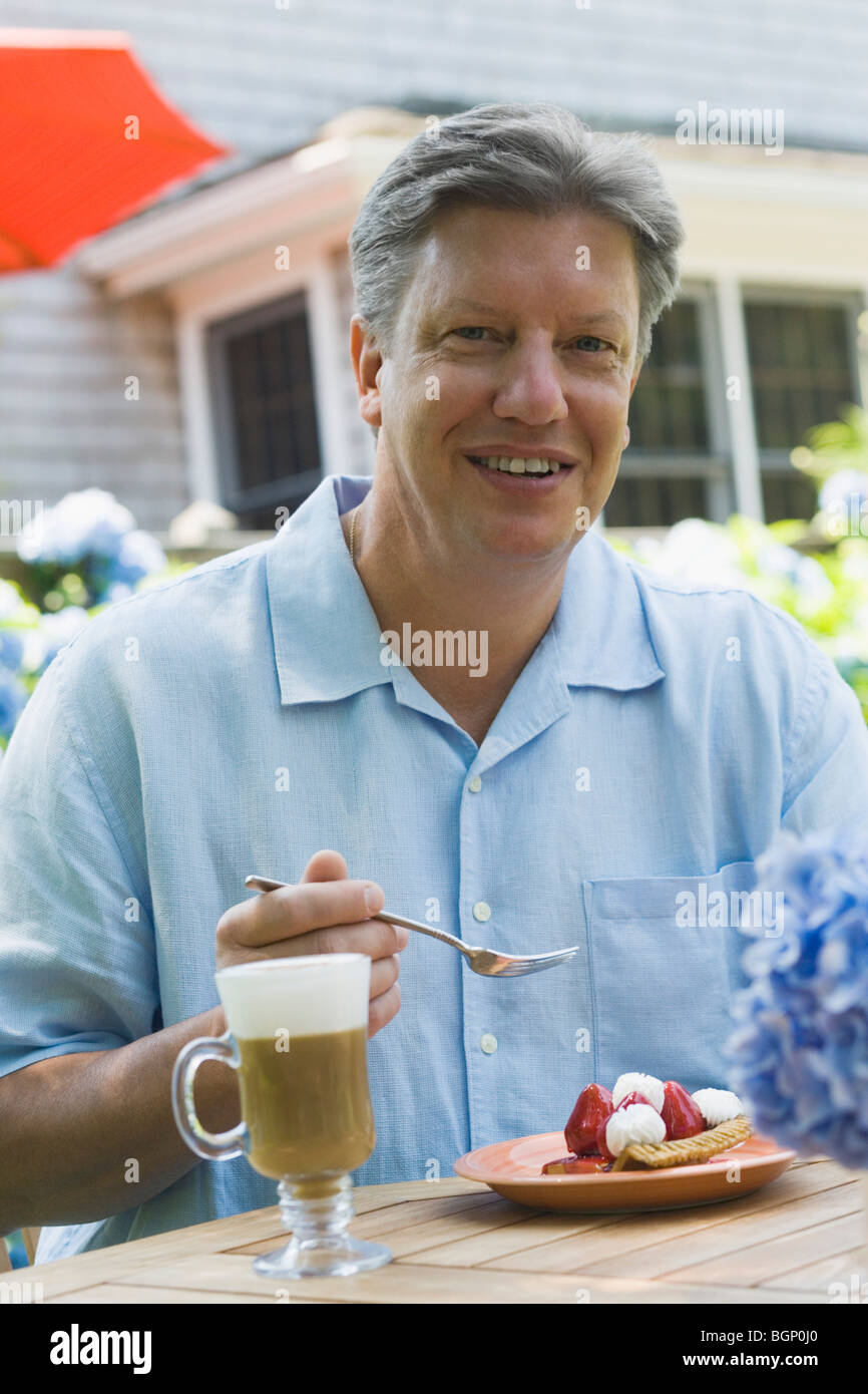 Man eating a pie hi-res stock photography and images - Alamy