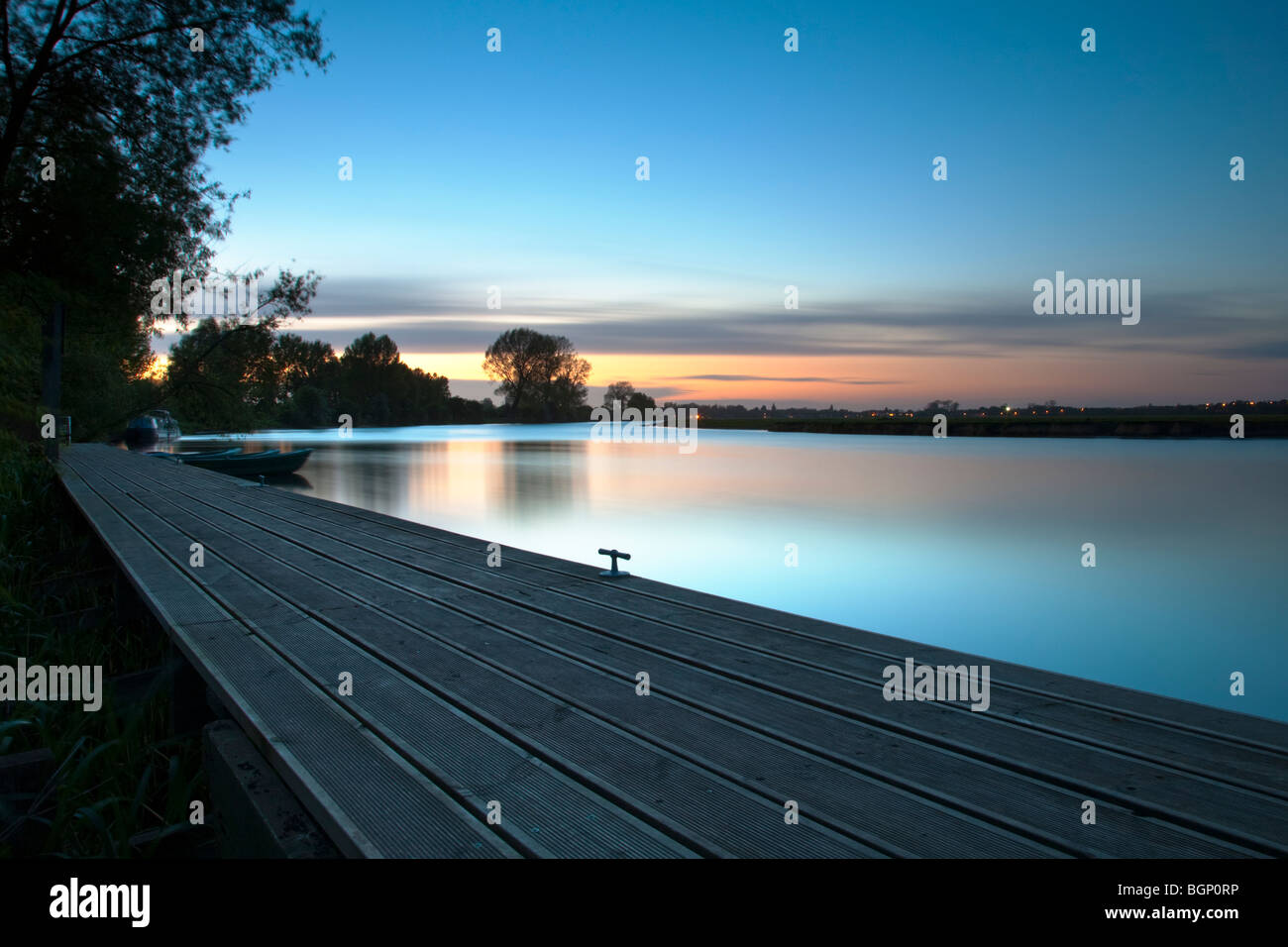 Sunset over the River Thames at Port Meadow, Oxford, Oxfordshire, Uk ...