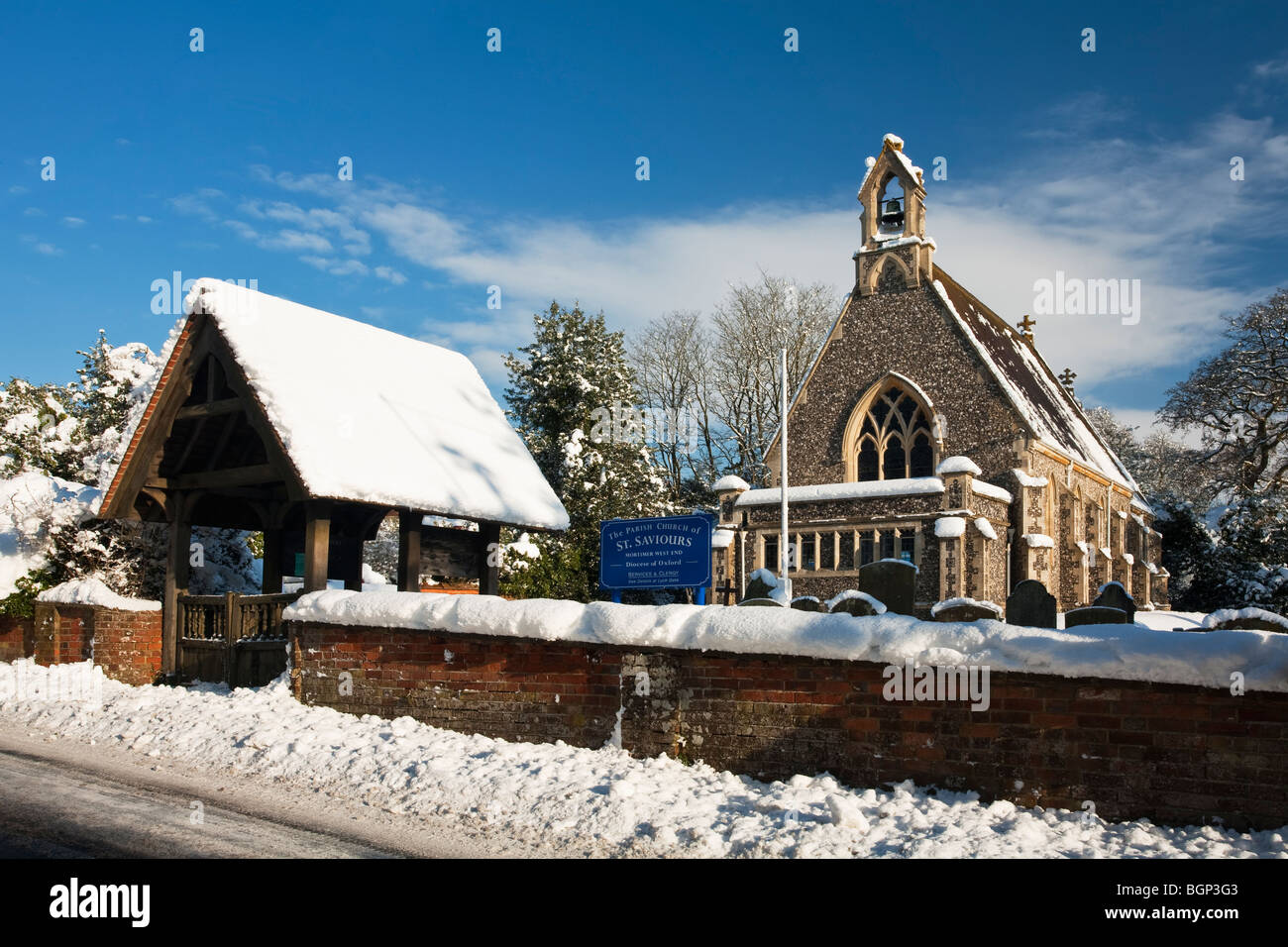 St Saviours Church in the snow, Mortimer West End, Reading, Berkshire ...