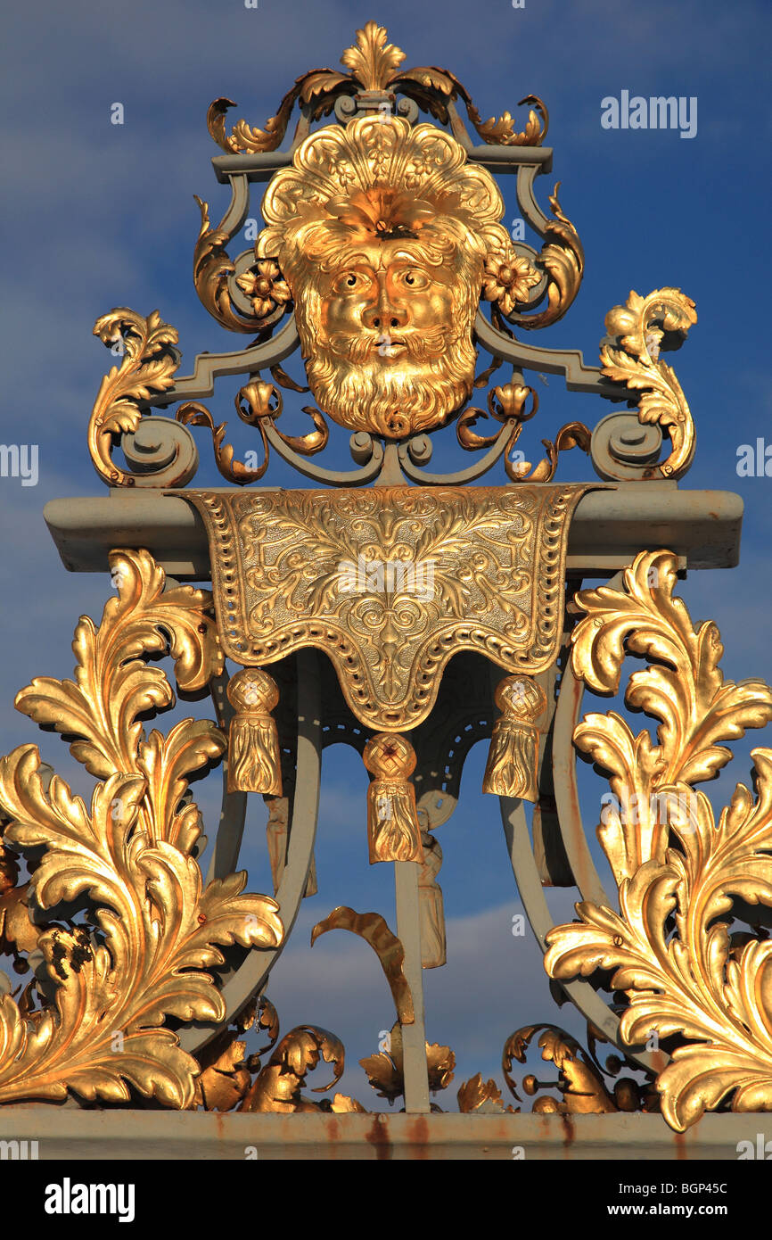 Hampton Court Palace decorative gate Surrey England Stock Photo - Alamy