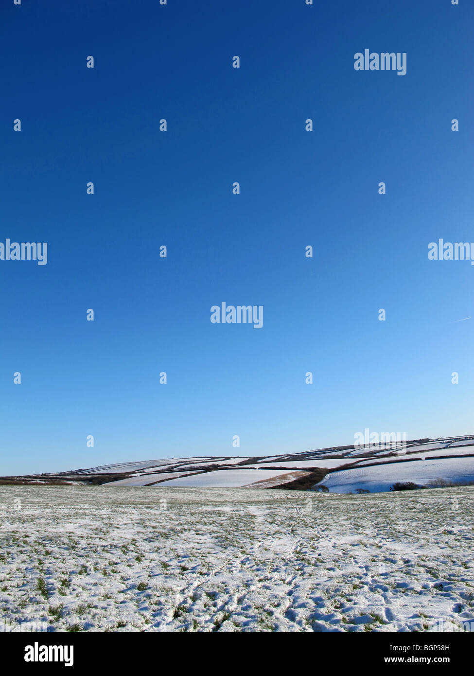 Blue sky and snowy fields in North Devon January 2010 Stock Photo - Alamy