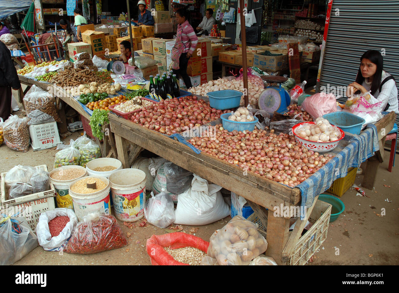 Burmese people in markets tachileik hi-res stock photography and images ...