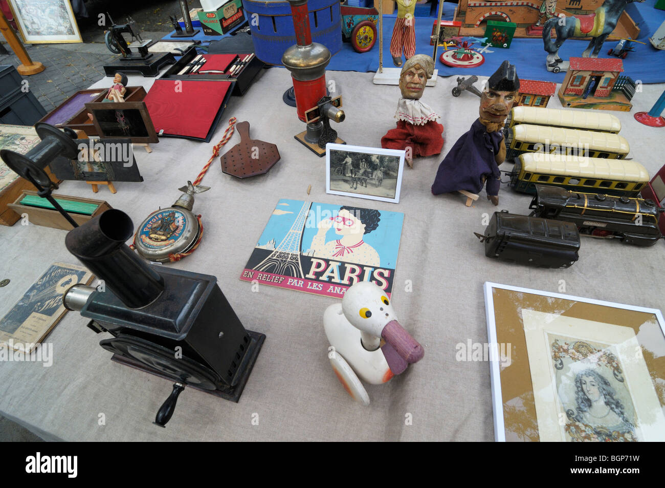 Port De Vanves flea market, Paris Stock Photo - Alamy