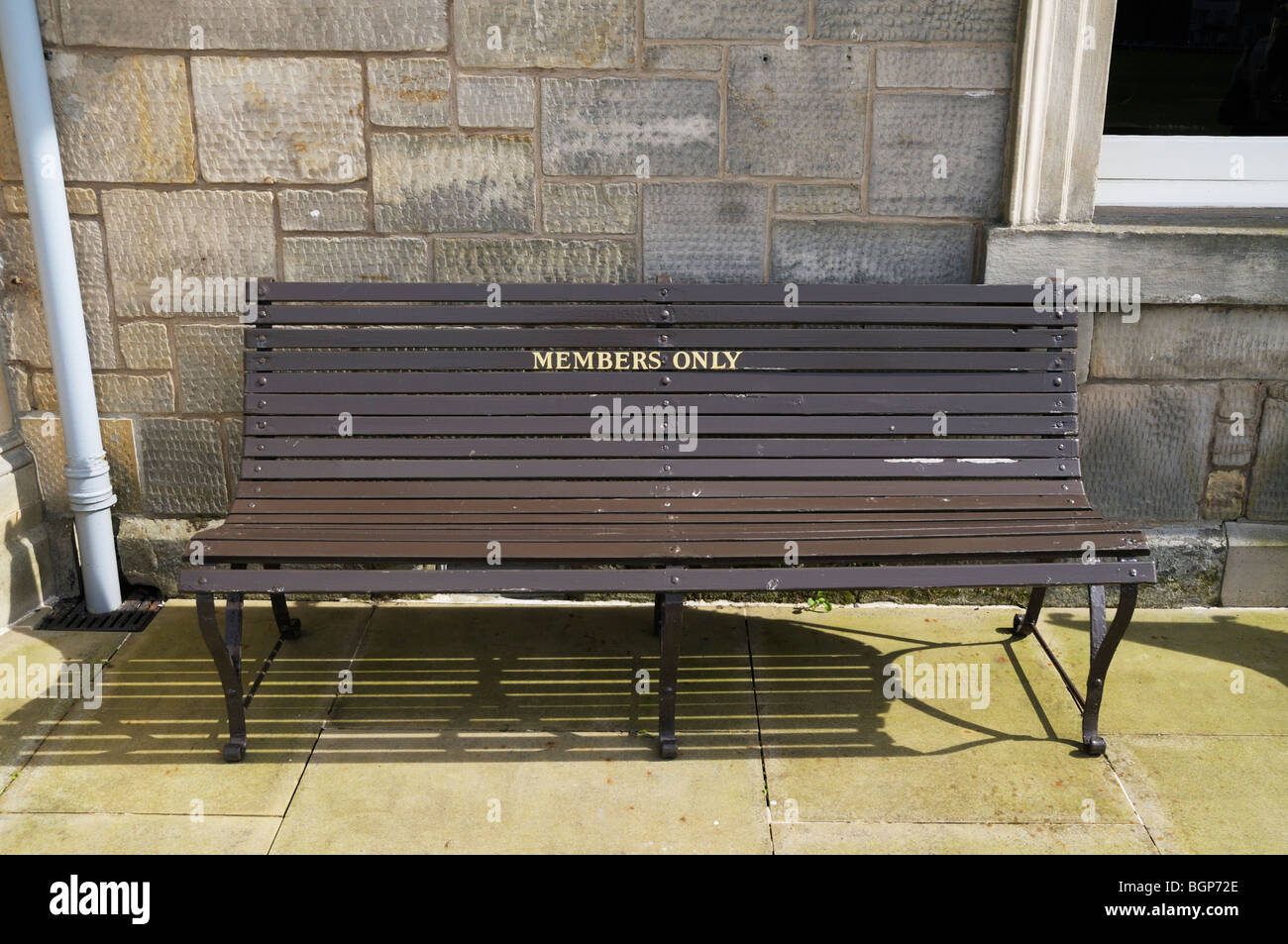 Bench marked 'members only' **EDITORIAL USE ONLY** Stock Photo - Alamy