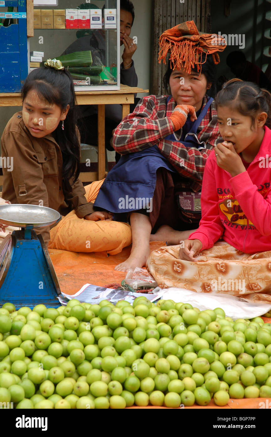 Burmese people in the markets of Tachileik, MYANMAR Stock Photo - Alamy