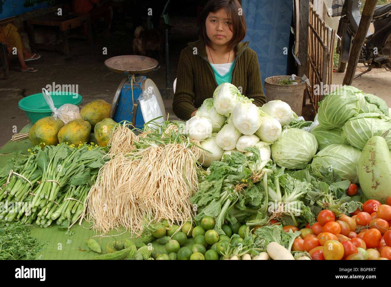 Burmese people in markets tachileik hi-res stock photography and images ...