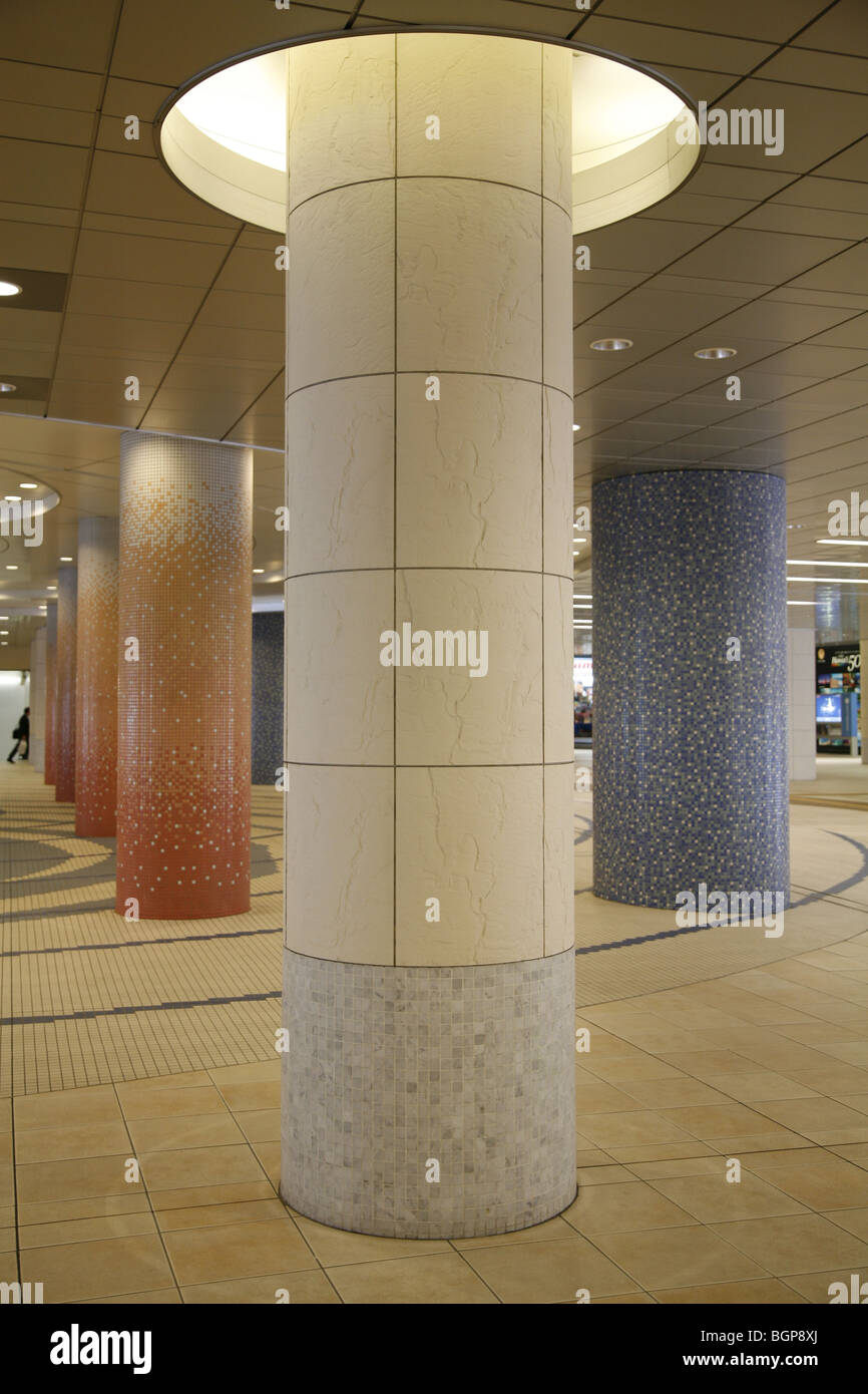 Subway pillar tile hi-res stock photography and images - Alamy