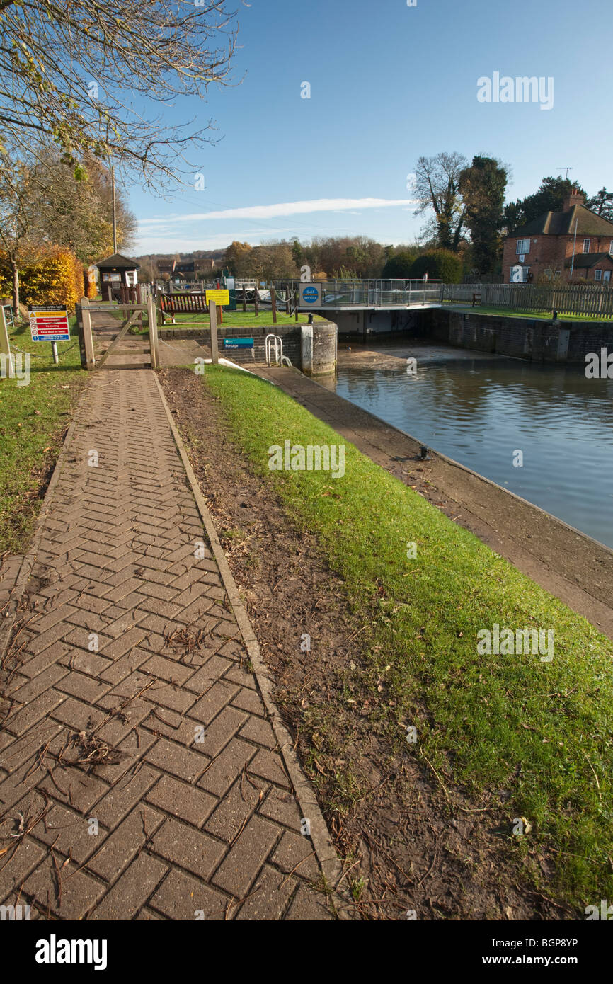 Temple Lock on the River Thames, Berkshire, UK Stock Photo - Alamy