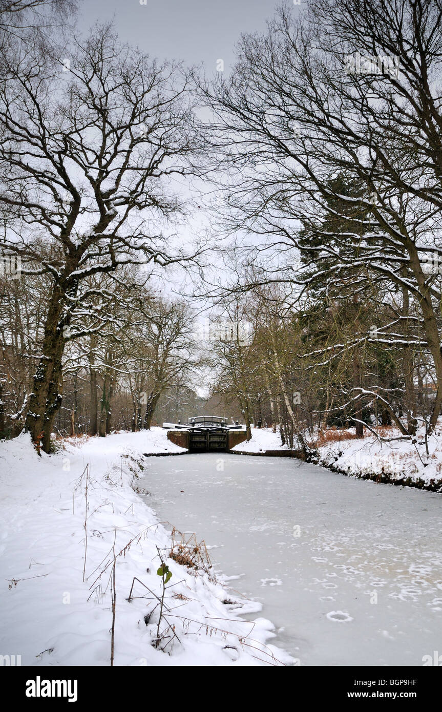 Canal in snowy weather hi-res stock photography and images - Alamy