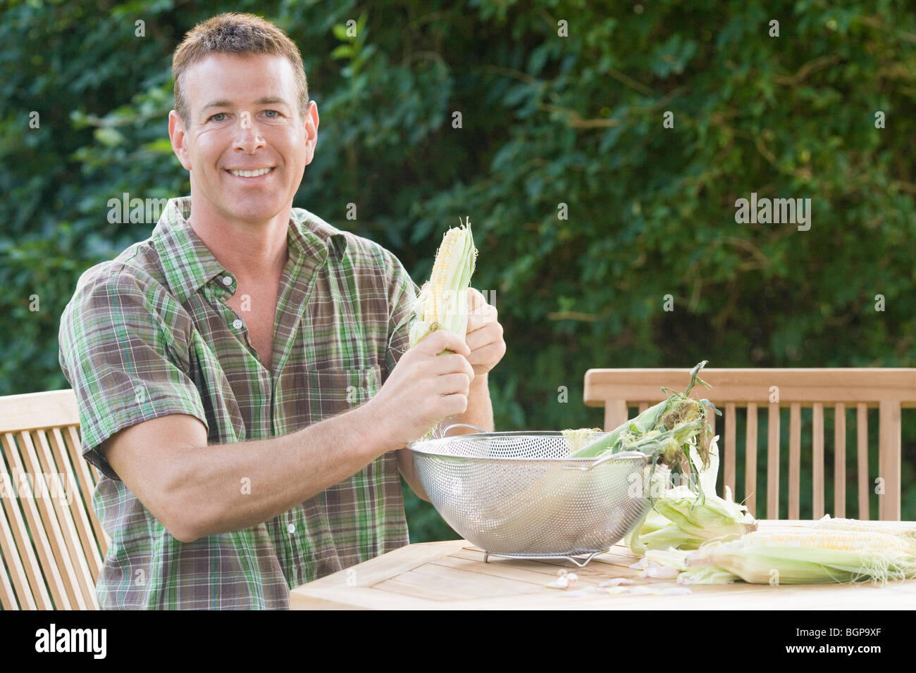 Husking corn hi-res stock photography and images - Alamy