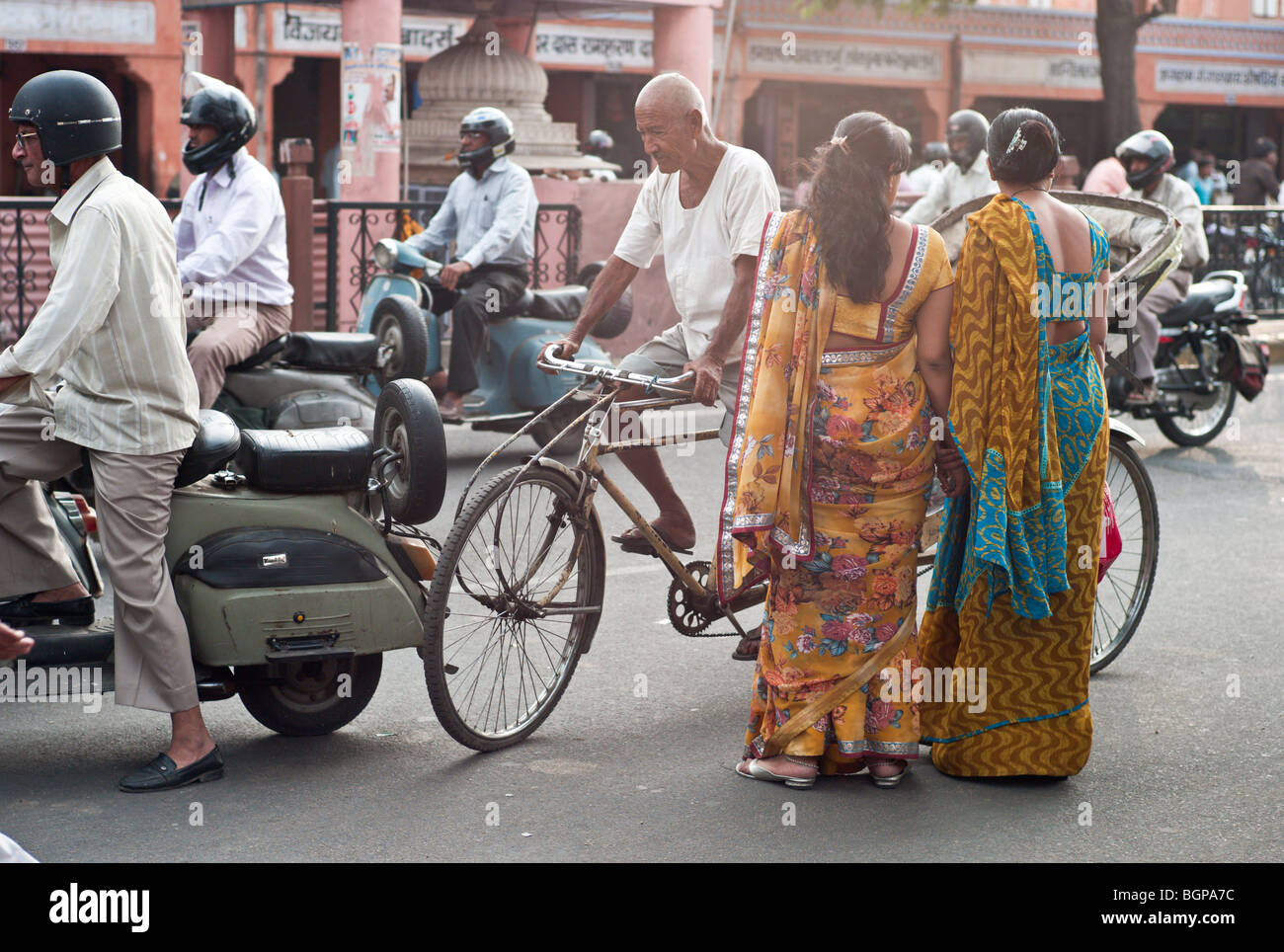 India pedestrian crossing hi-res stock photography and images - Alamy