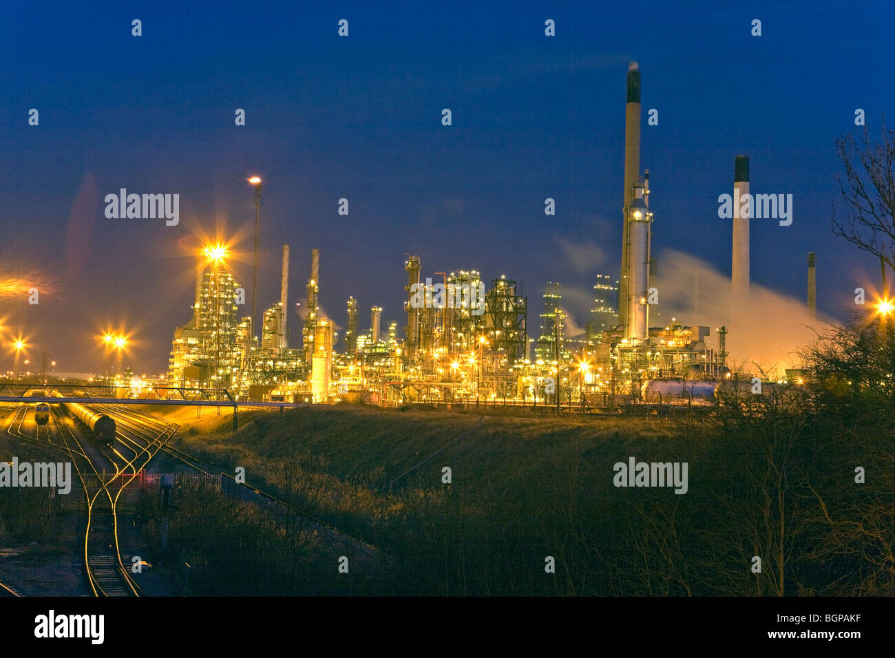 Crude oil refinery distillation tower hi-res stock photography and ...