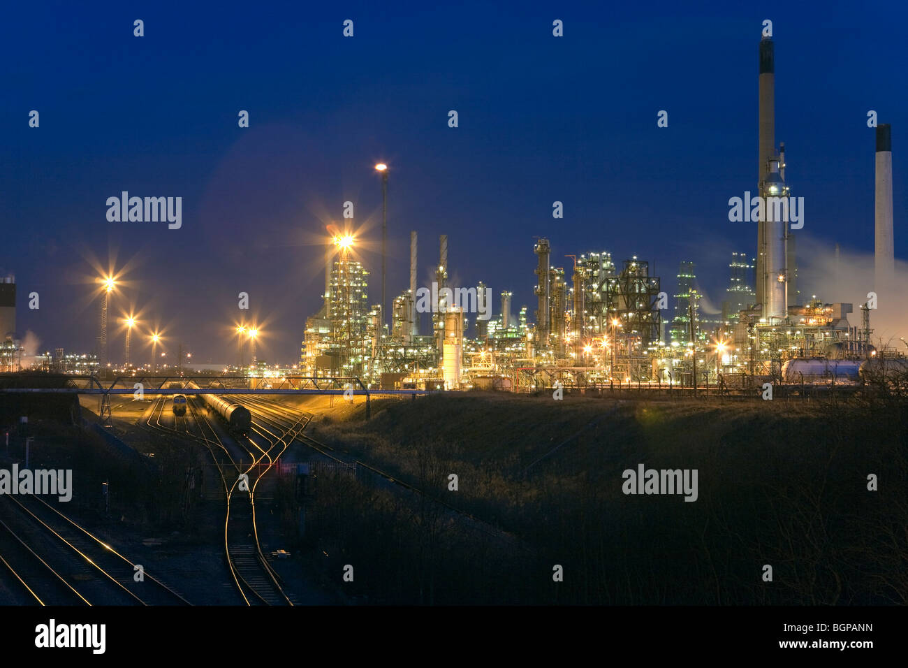 Crude oil refinery distillation tower hi-res stock photography and ...