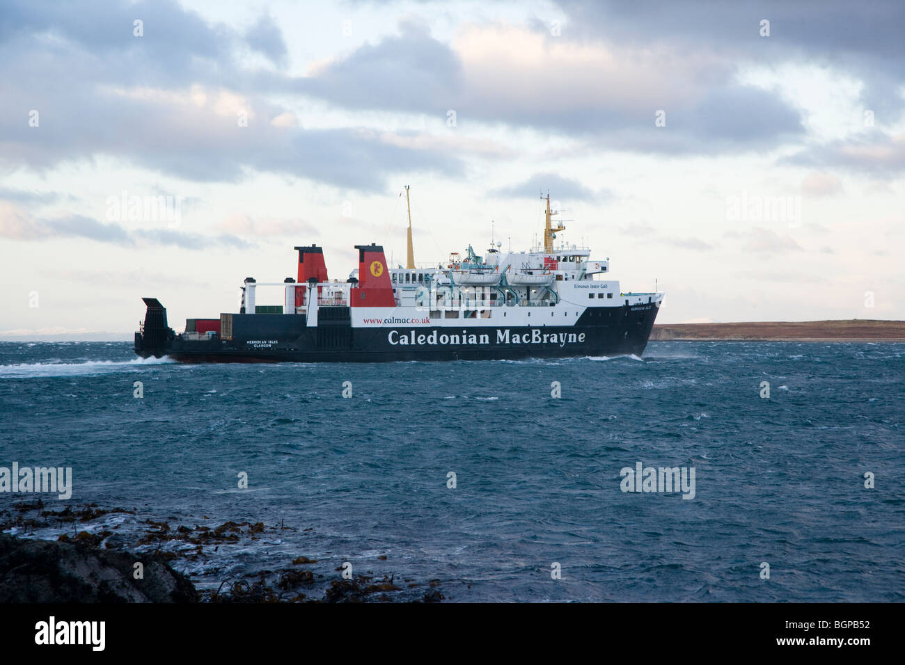 MV Hebridean Isles leaving the Isle of Islay Stock Photo - Alamy