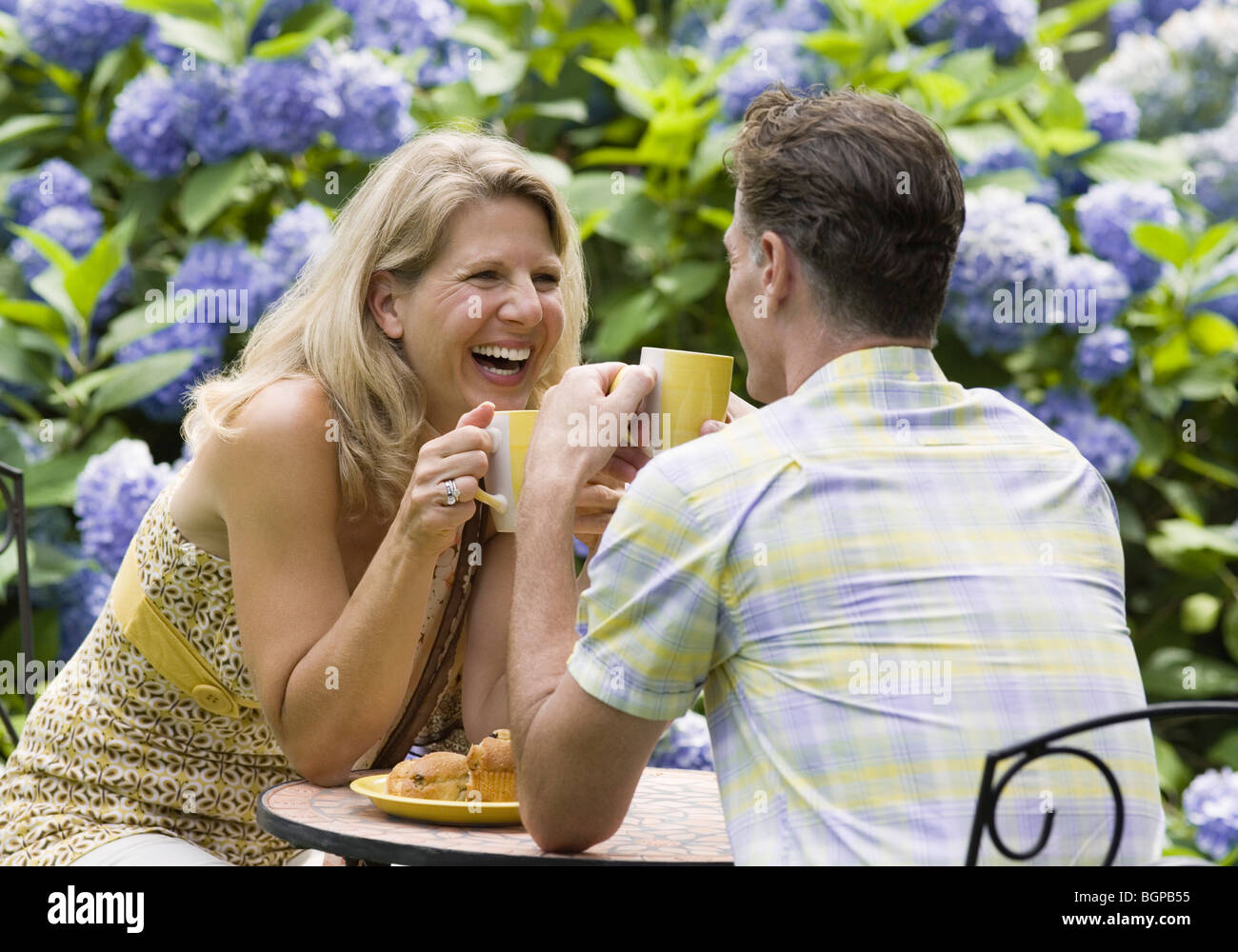 Two couple tea cupcake hi-res stock photography and images - Alamy