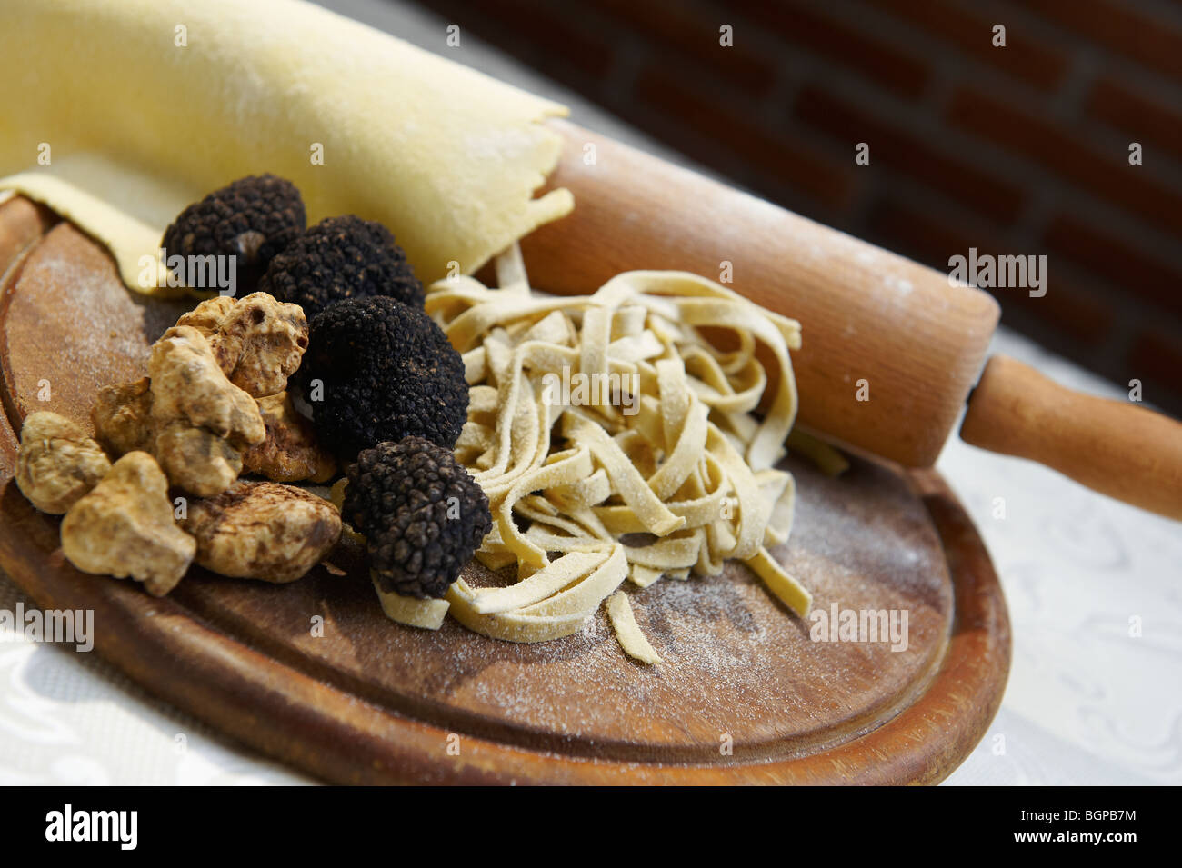 Truffle pasta hi-res stock photography and images - Alamy