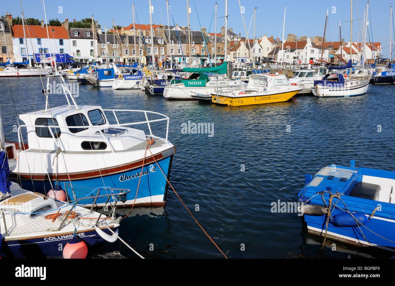 Scottish scenery harbours hi-res stock photography and images - Alamy