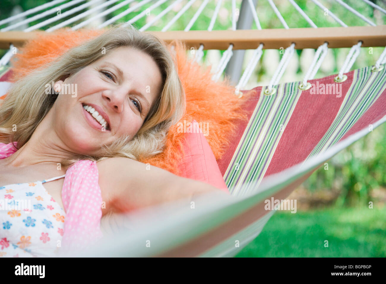 Hammock woman 45 hi-res stock photography and images - Alamy