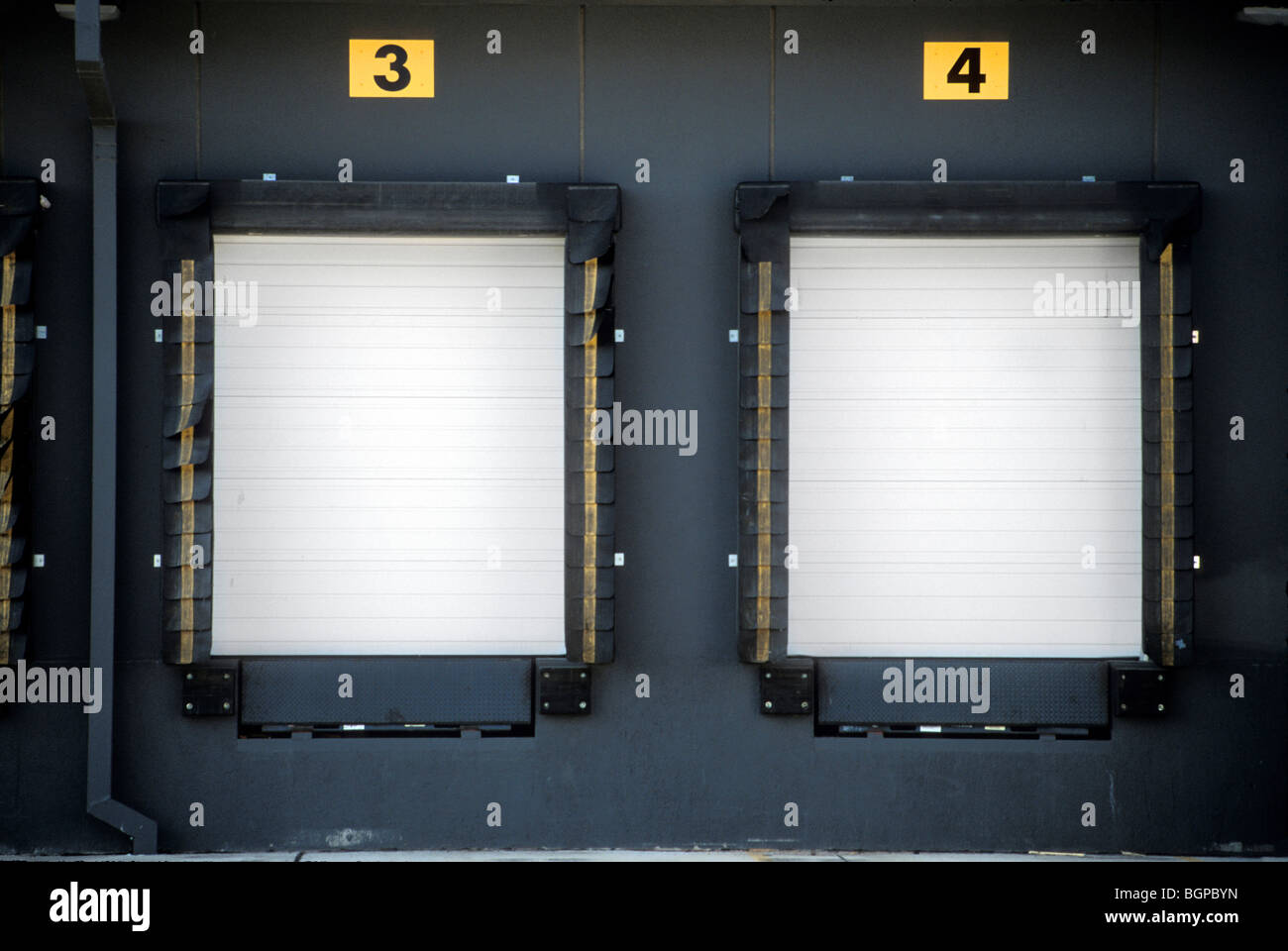 Loading docks hi-res stock photography and images - Alamy