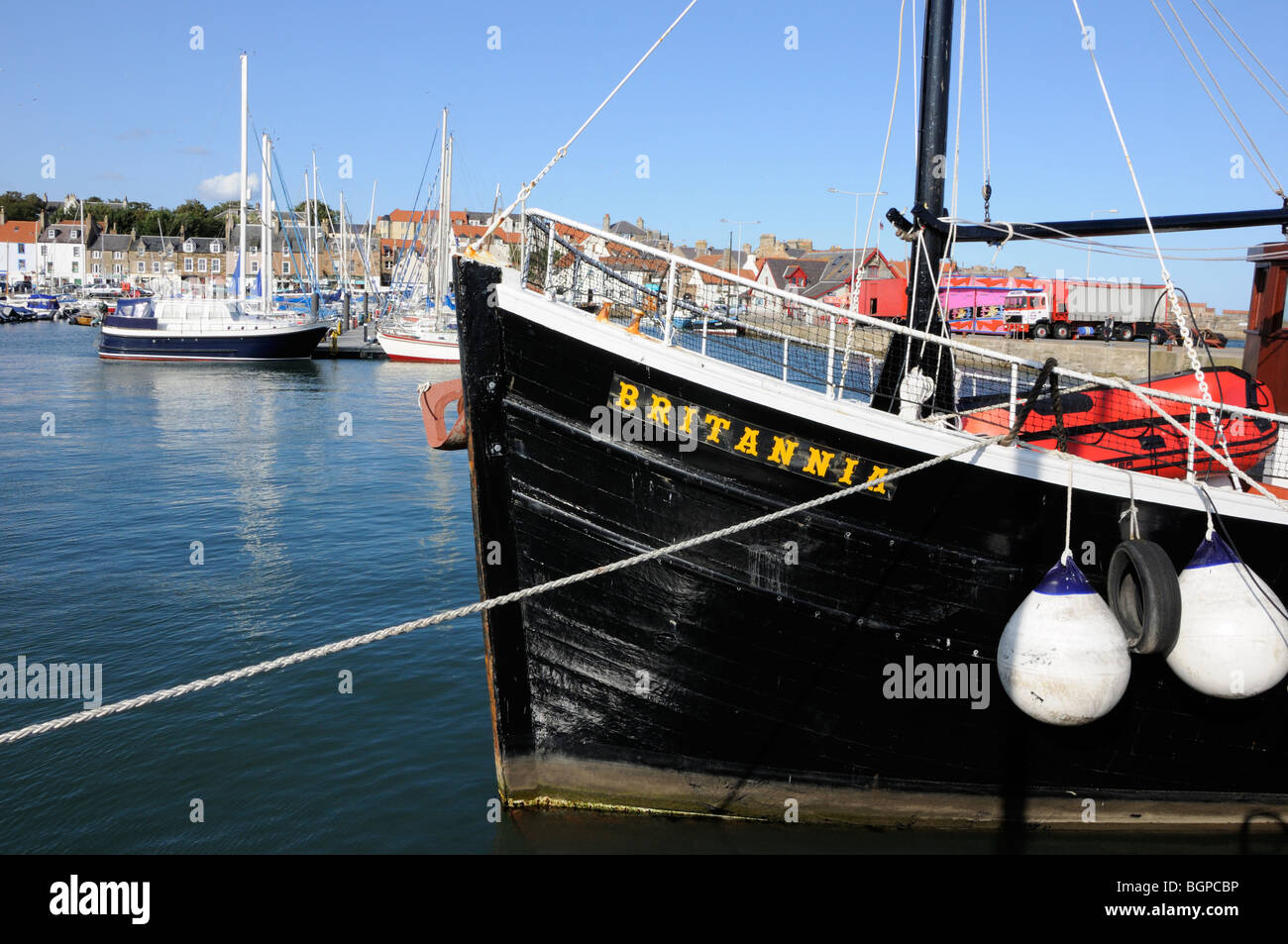 Scottish scenery harbours hi-res stock photography and images - Alamy
