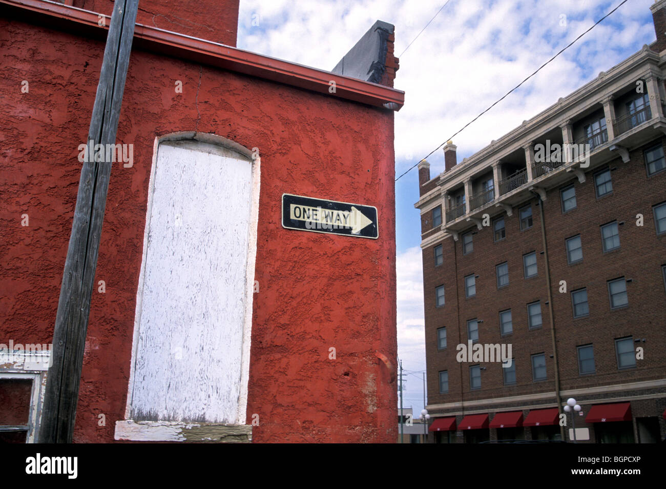 The end of an alleyway with a One Way sign Stock Photo - Alamy