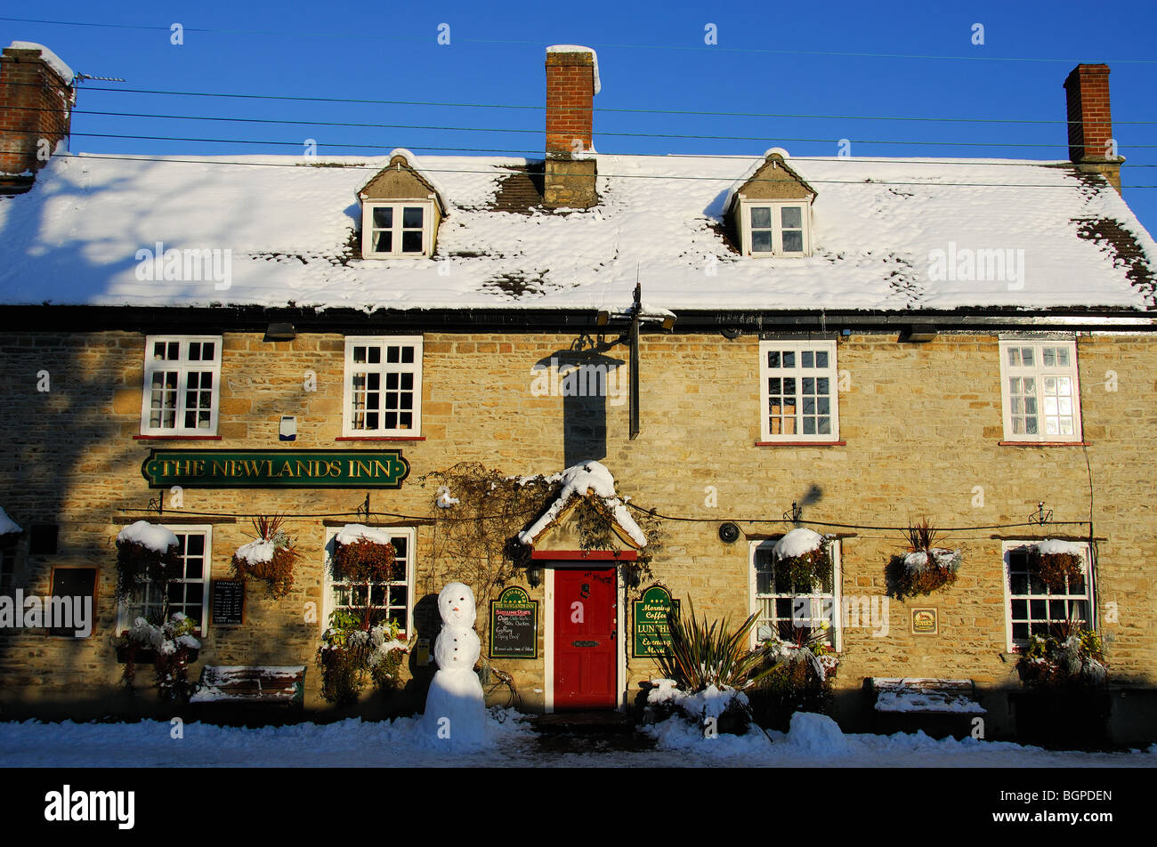Pub europe scenes outdoors hi-res stock photography and images - Alamy