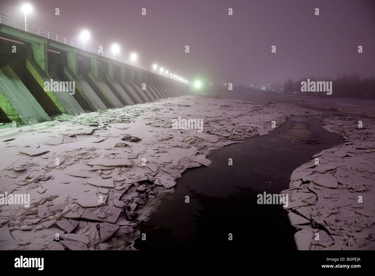 Dried out riverbed hi-res stock photography and images - Alamy