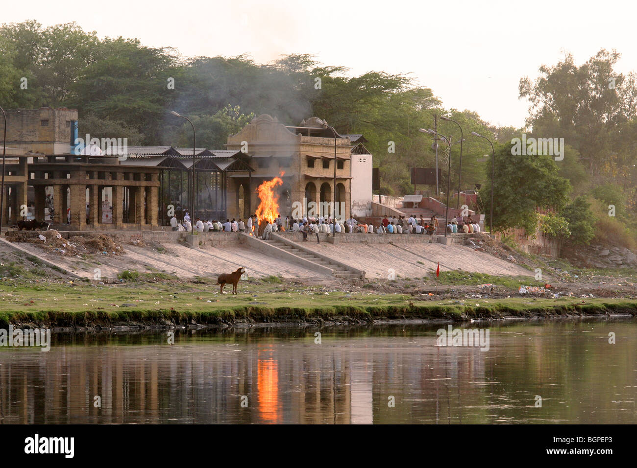 Cremation banks river taj mahal hi-res stock photography and images - Alamy