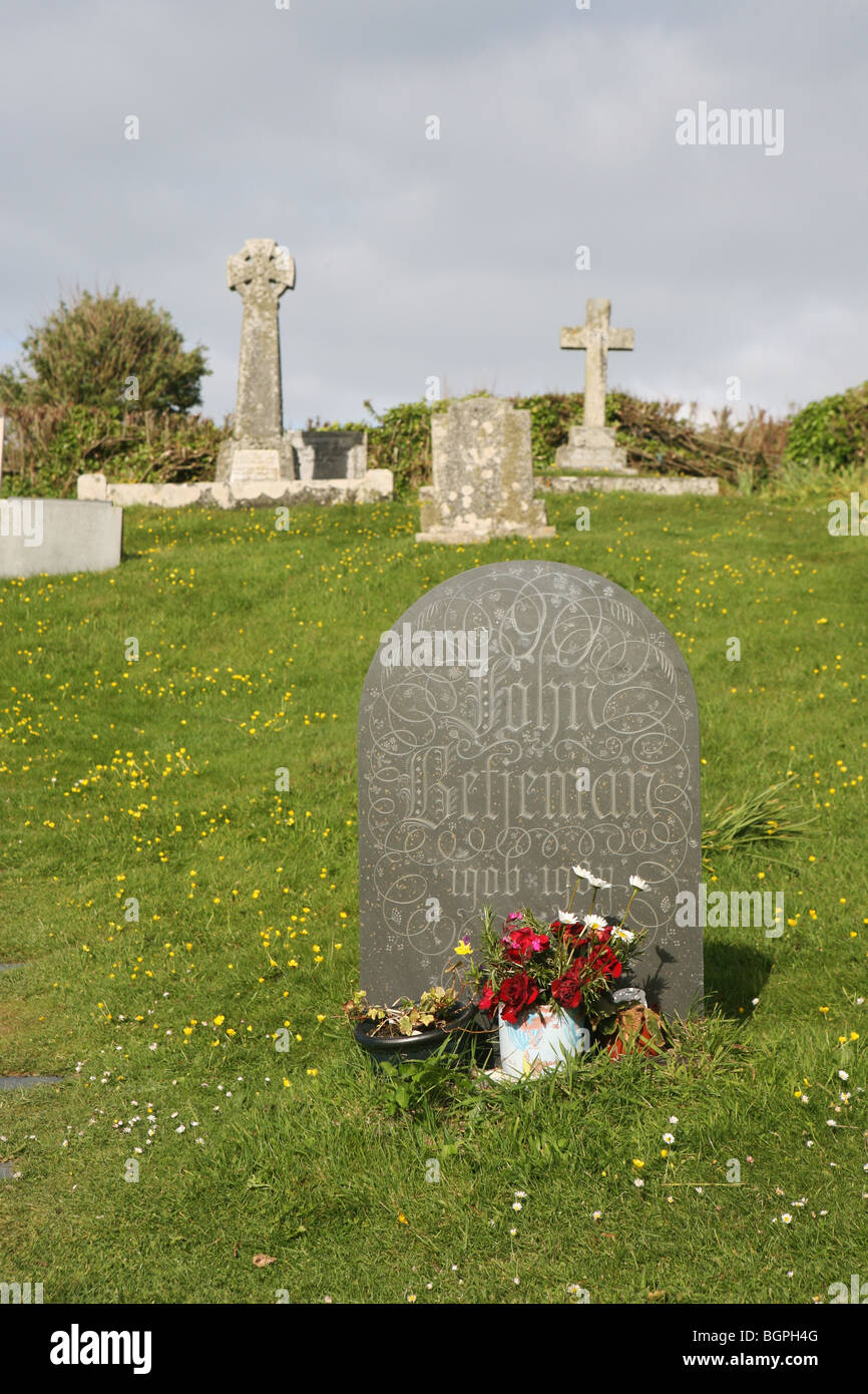 Sir John Betjeman's tombstone St Enodoc church Cornwall Stock Photo - Alamy