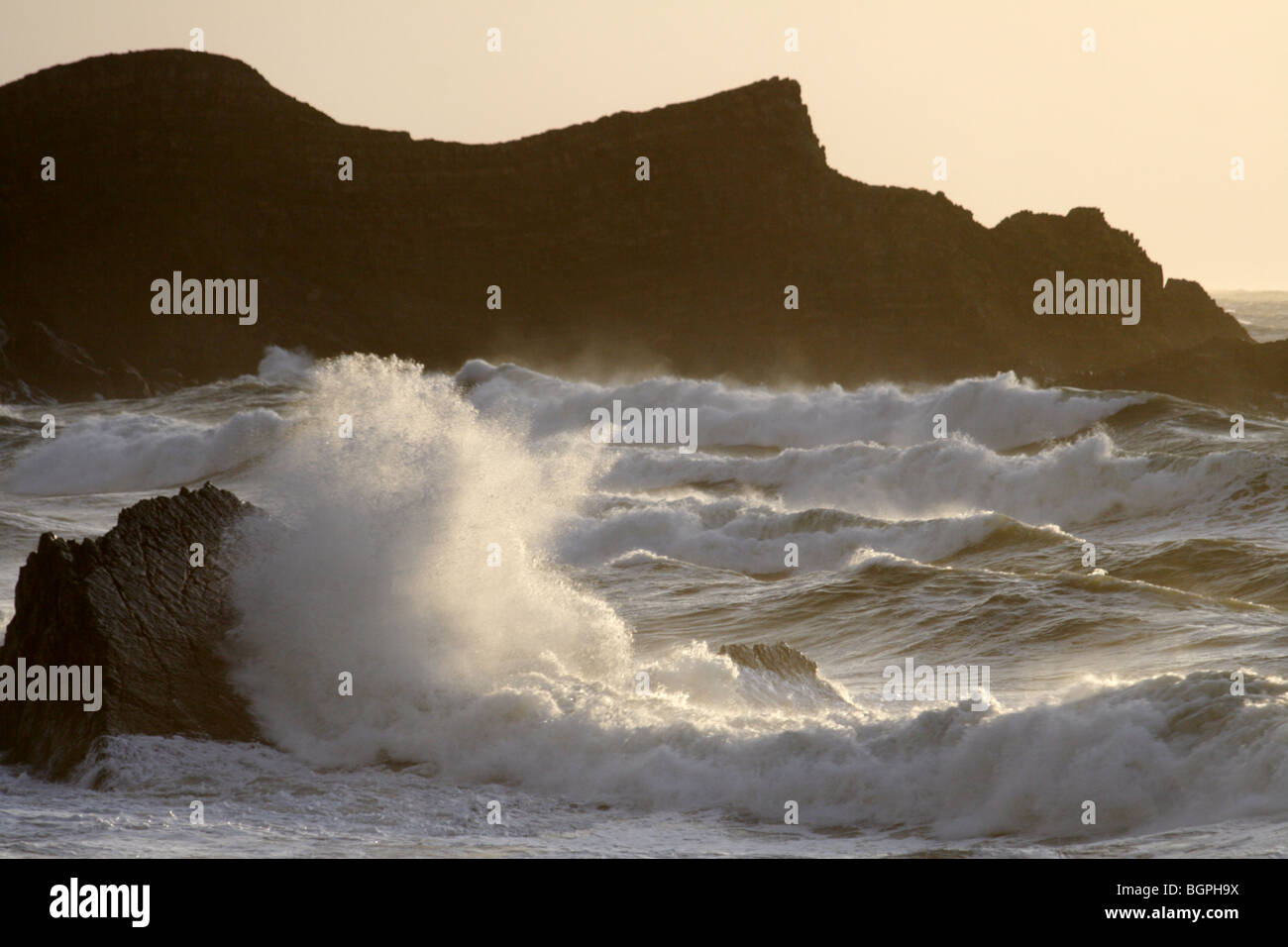 Heavy waves crash on rocks at Welcombe Mouth in North Devon Stock Photo ...