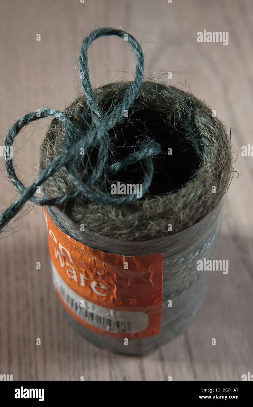 String binding hi-res stock photography and images - Alamy