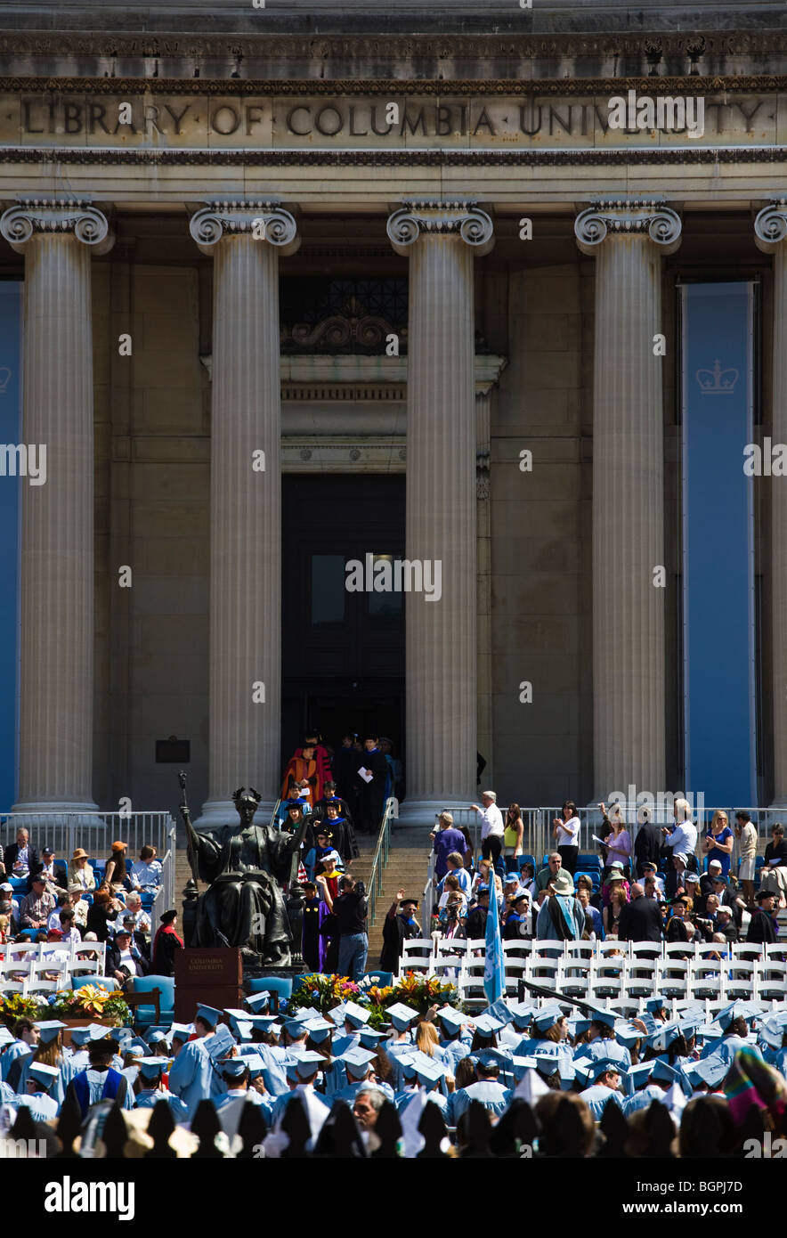 The GRADUATION ceremony of the class of 2009 takes place in front of ...