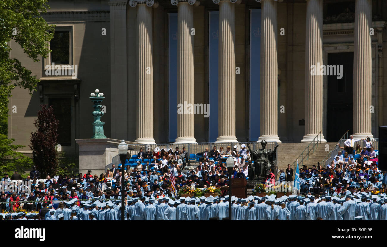 The GRADUATION ceremony of the class of 2009 takes place in front of ...