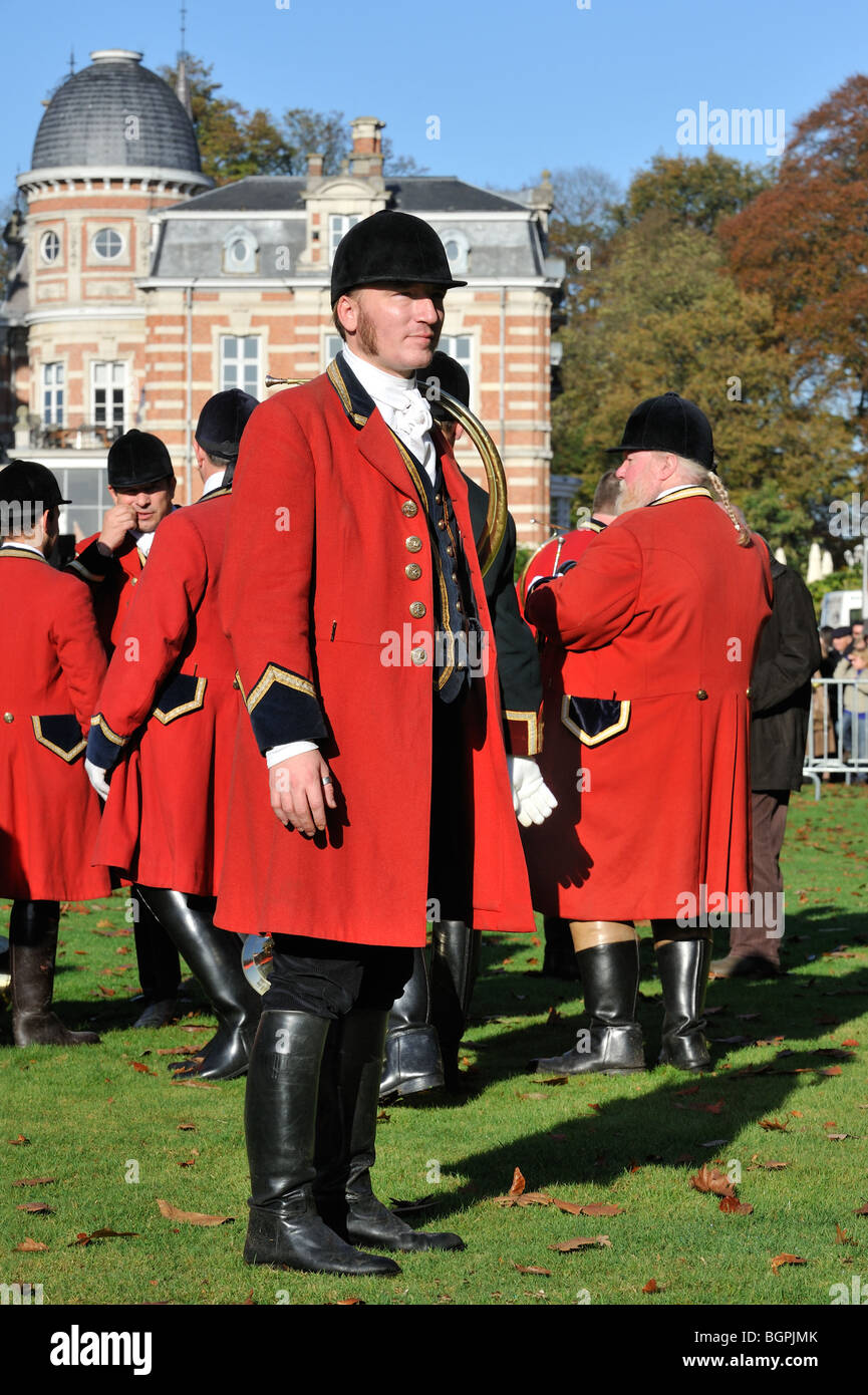 Hunters wearing red coats hi-res stock photography and images - Alamy