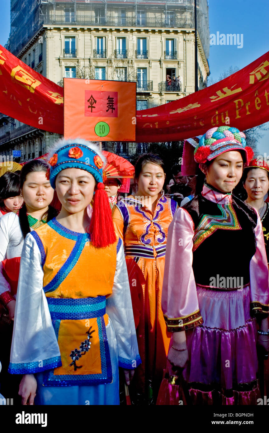 Paris, Crowd People, Women, Street Scene, French-Chinese Female ...