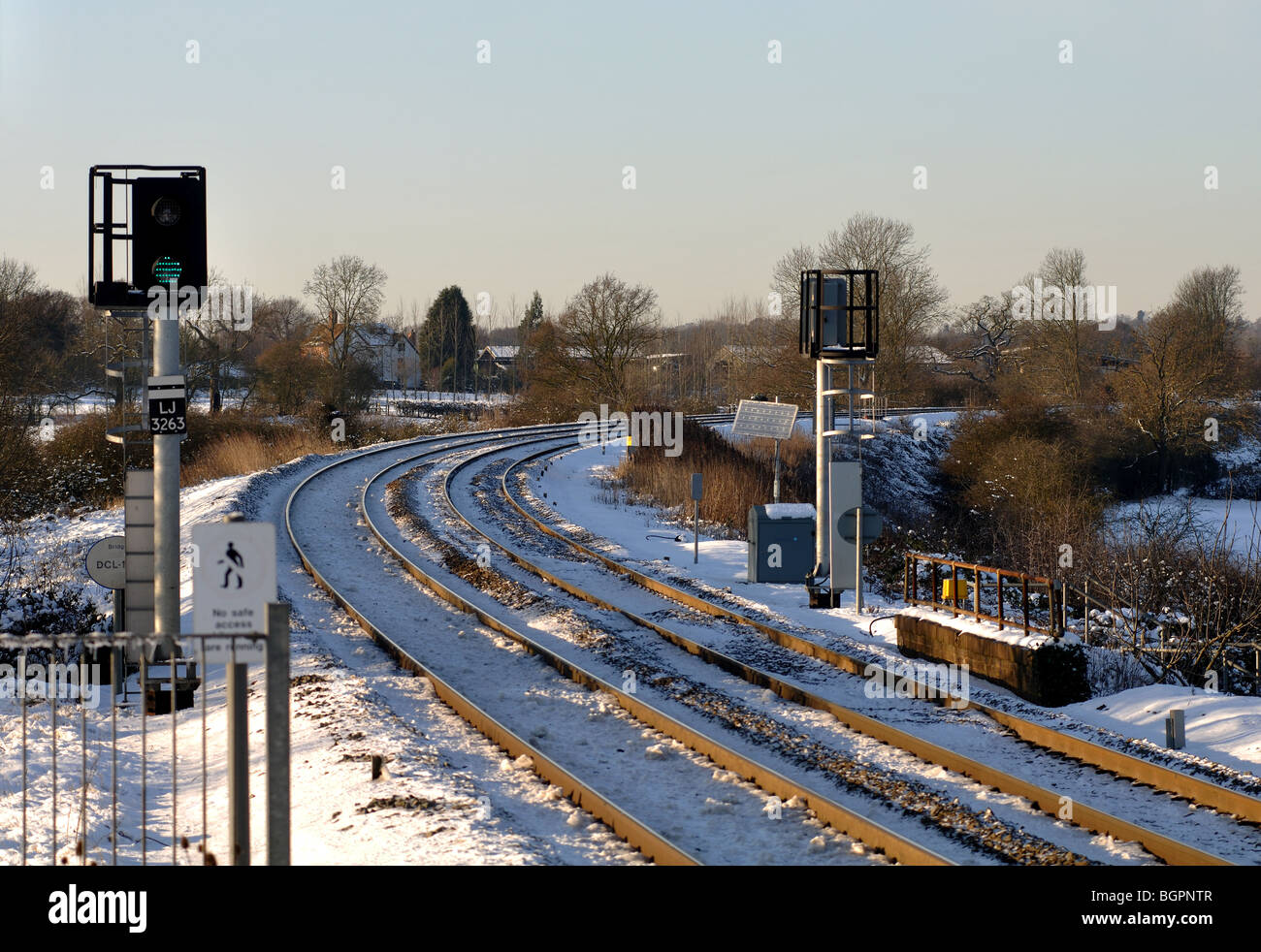 Railway lines in winter hi-res stock photography and images - Alamy