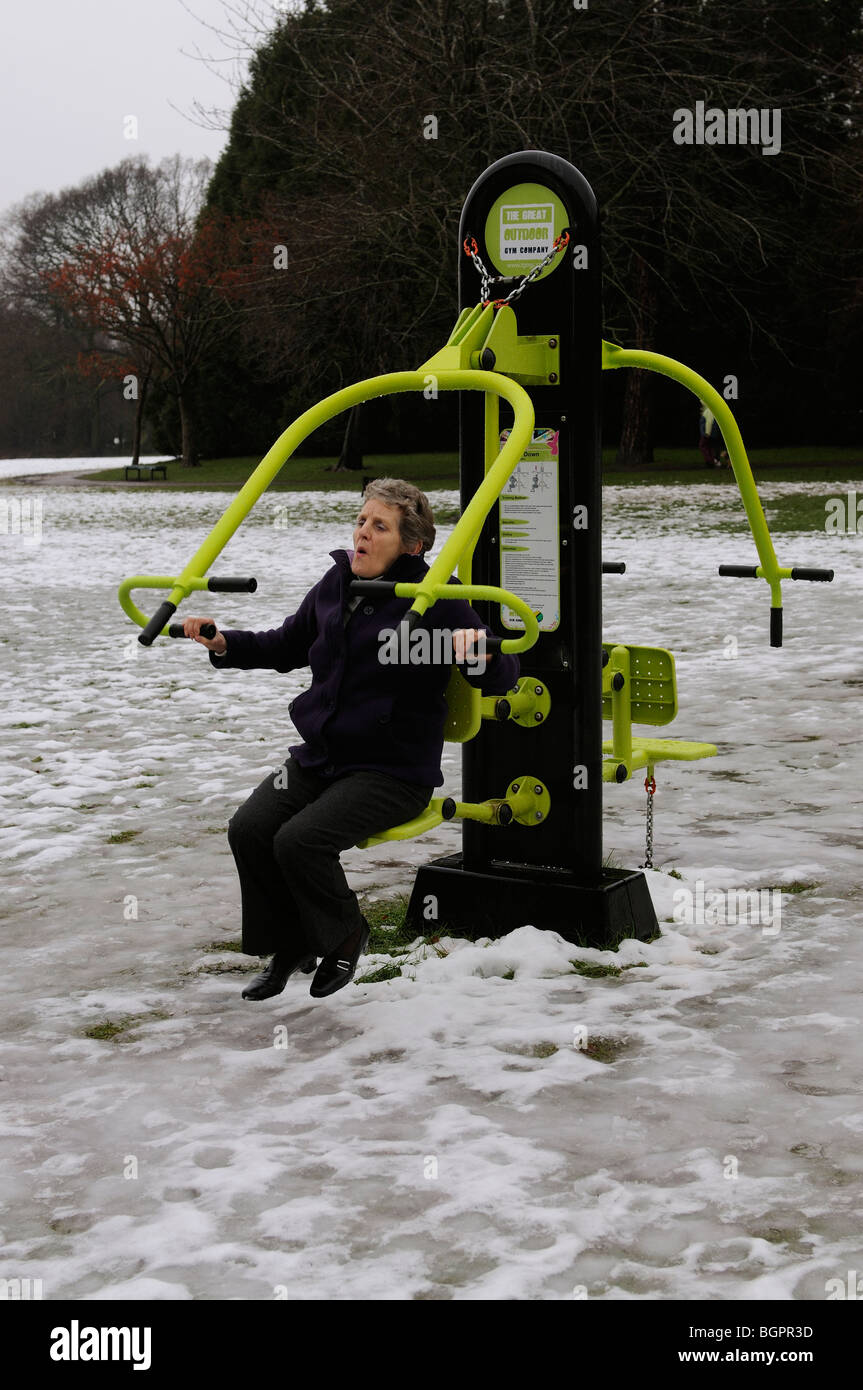 Double chest press machine hi-res stock photography and images - Alamy