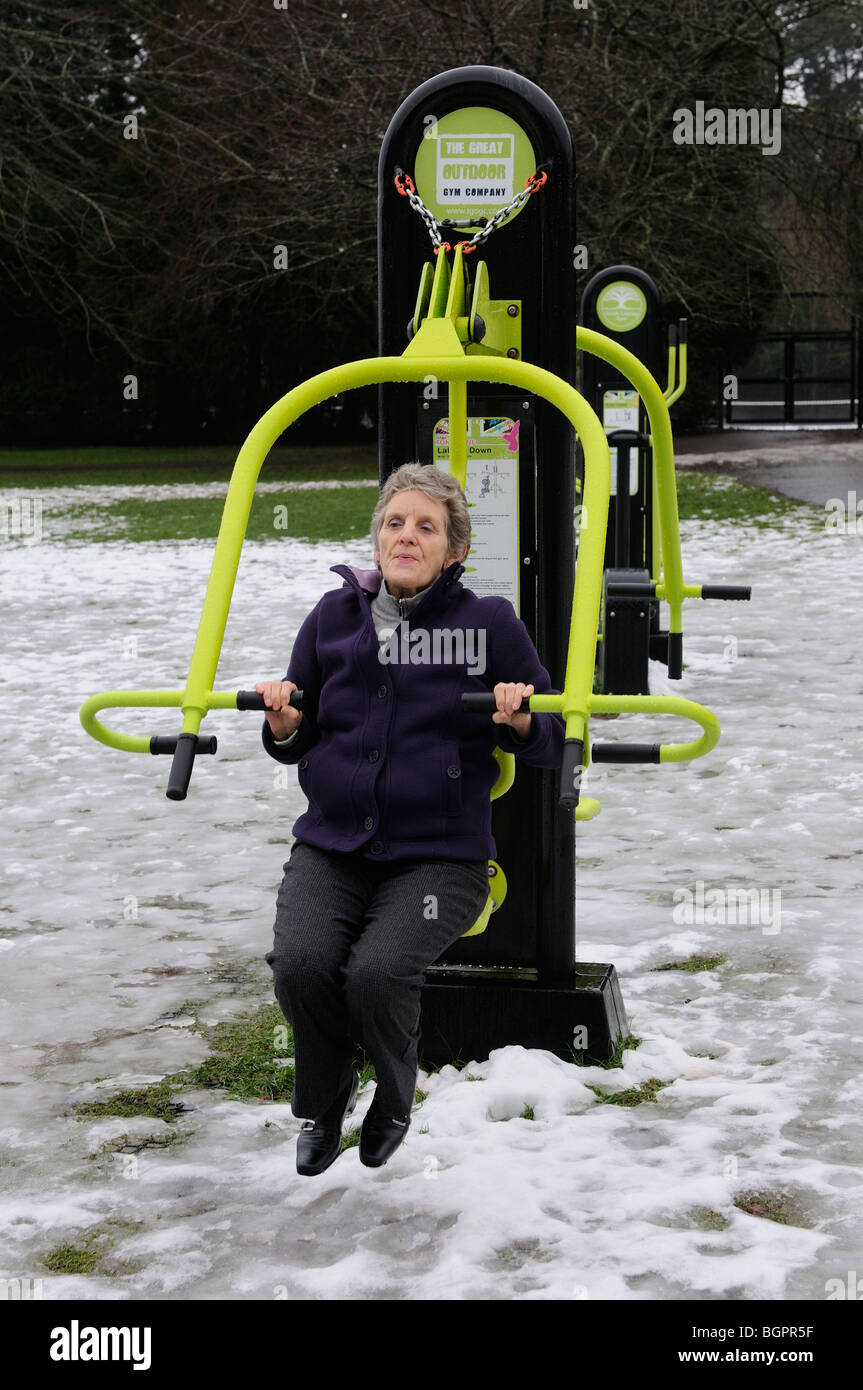 Double chest press machine hi-res stock photography and images - Alamy