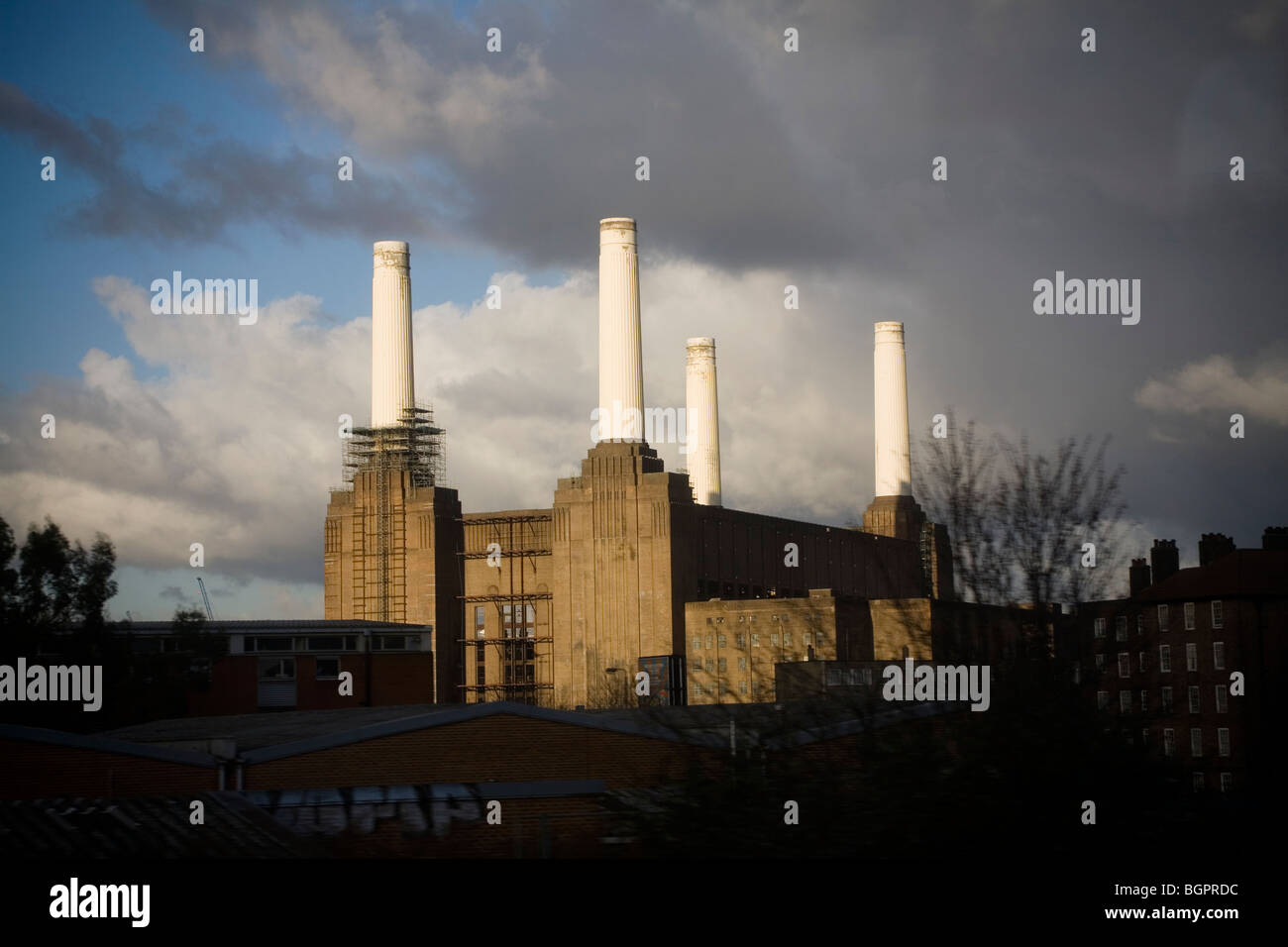 Battersea power station hi-res stock photography and images - Alamy