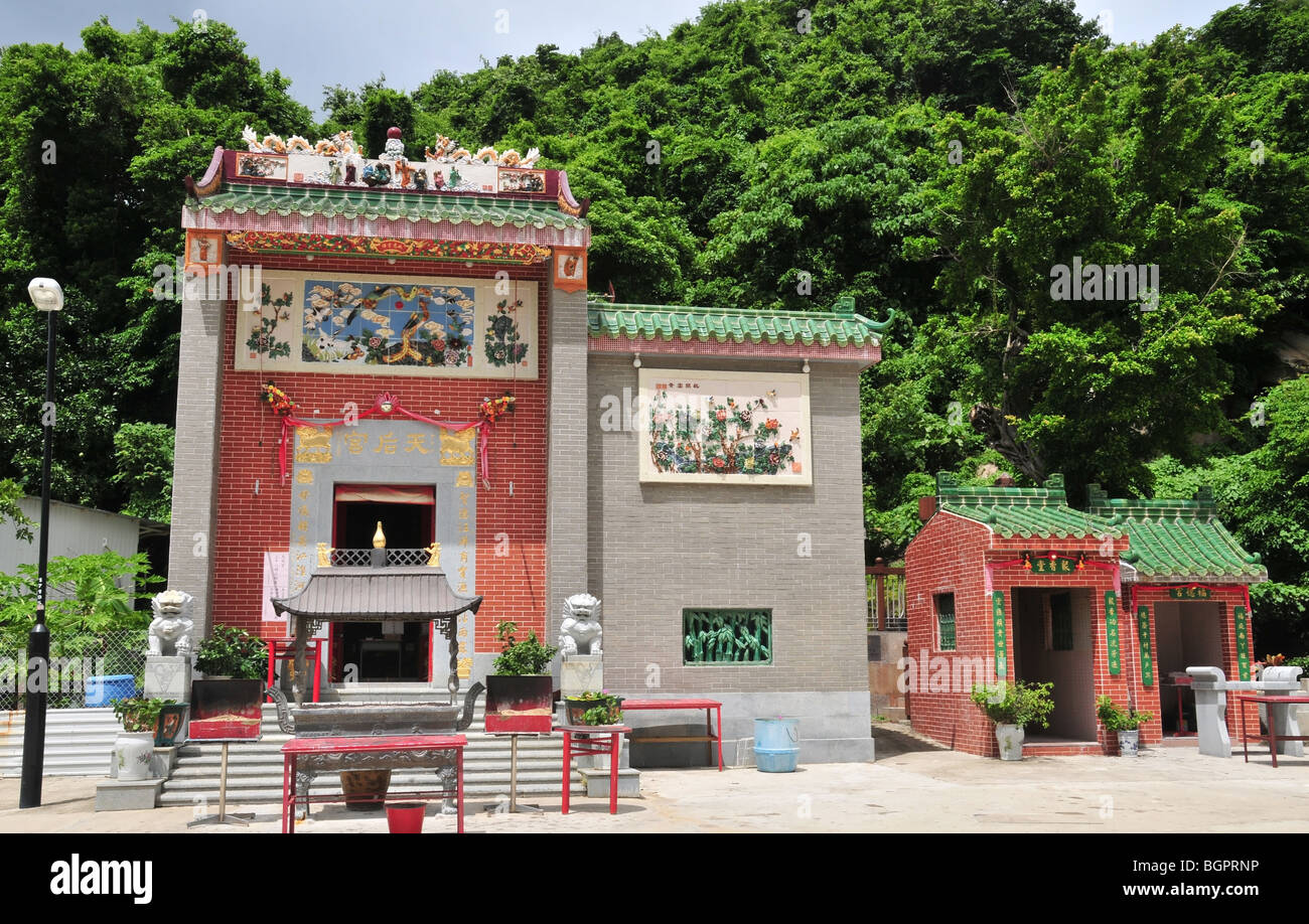 Tin Hau Temple complex (main temple and small shrines), Sok Kwu Wan ...