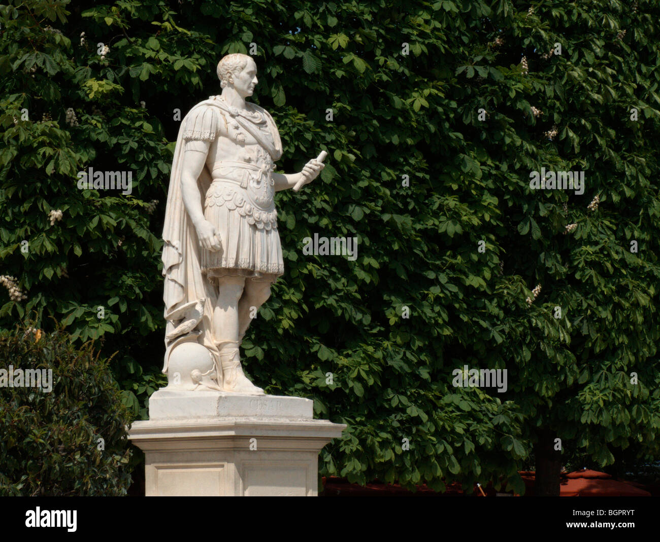 Classical statuary garden hi-res stock photography and images - Alamy