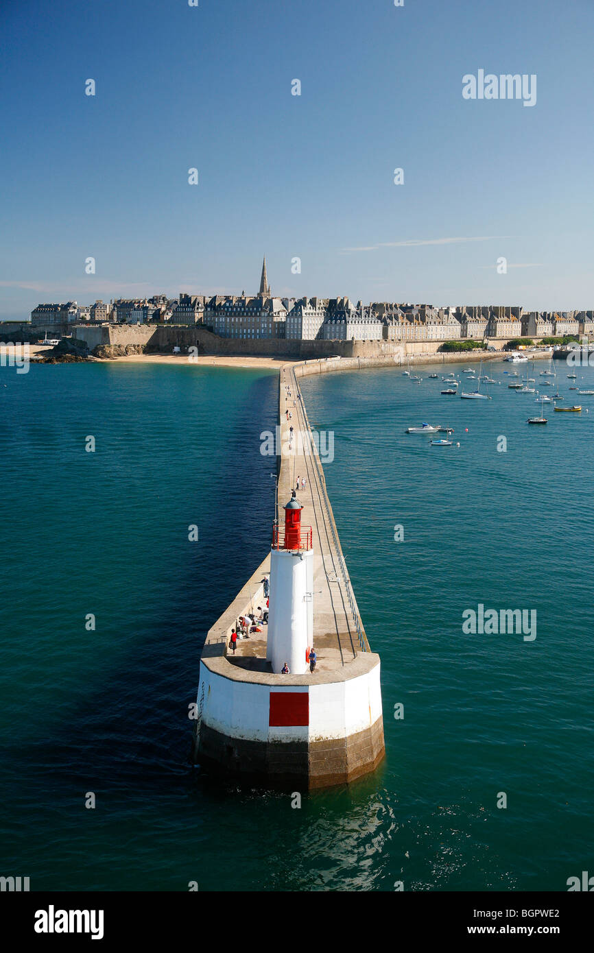 Car ferry st malo hi-res stock photography and images - Alamy