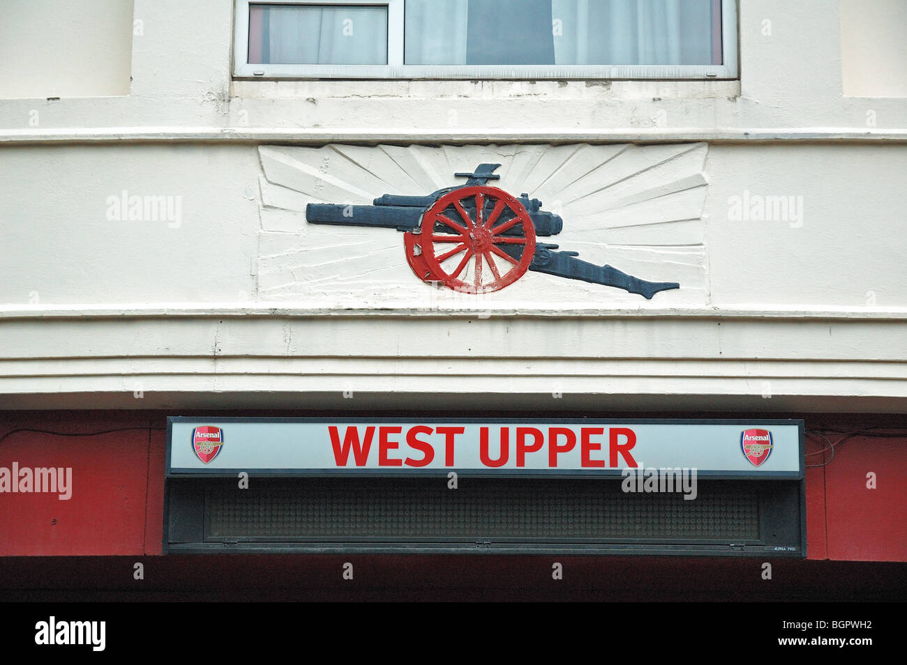 The Gunners cannon, Arsenal's emblem above the entrance to the old West ...