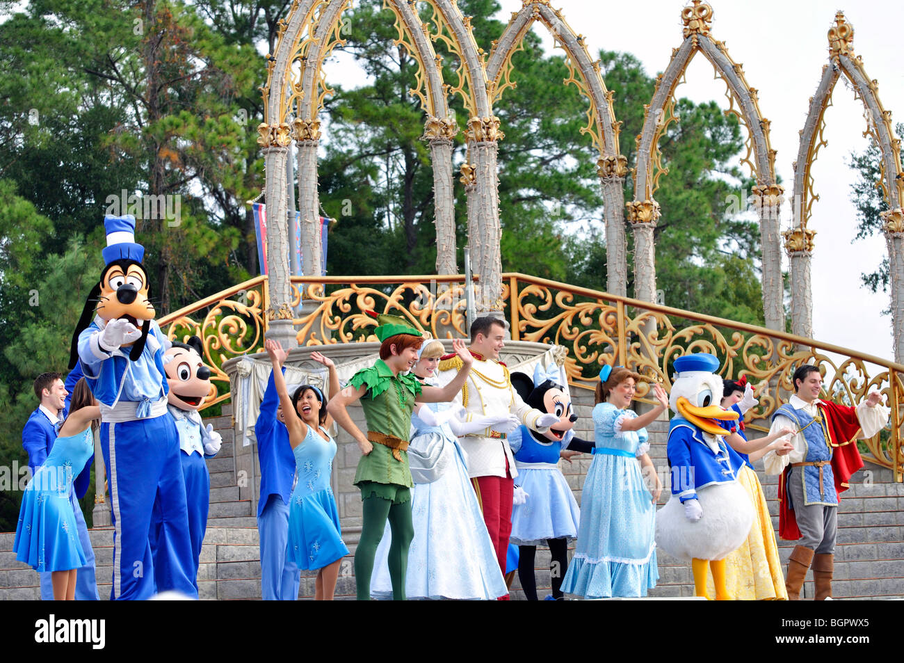 Goofy disney world hi-res stock photography and images - Alamy