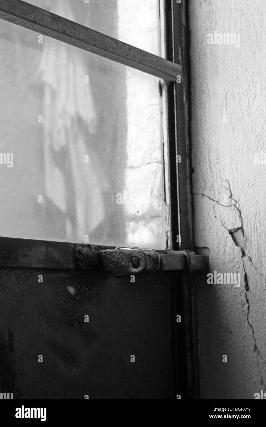 Earthquake damage Black and White Stock Photos & Images - Alamy