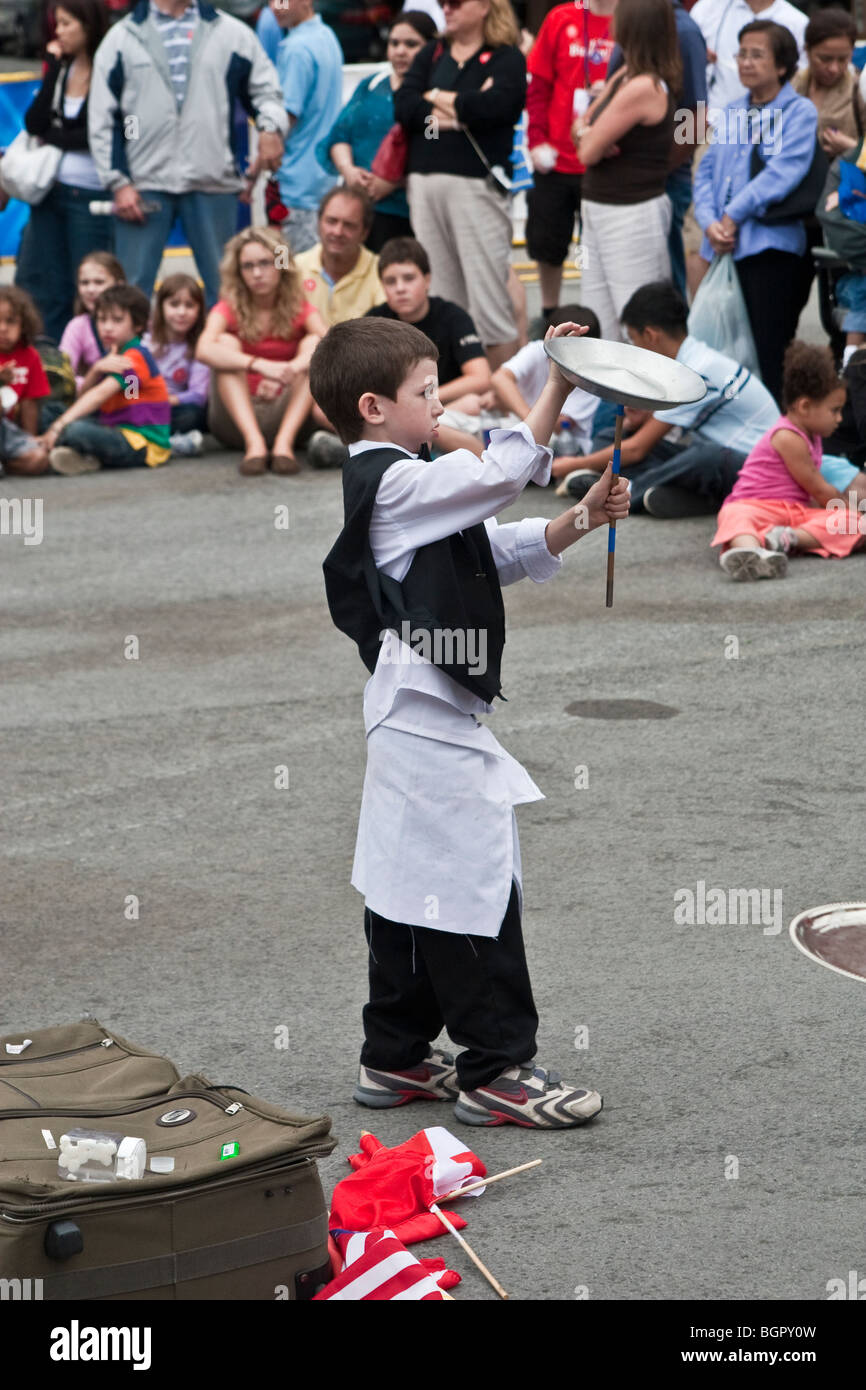 Toronto Buskerfest, Australian child performer Stock Photo - Alamy