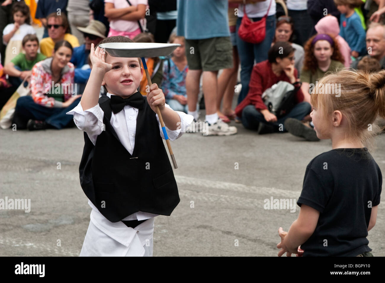 Toronto Buskerfest, Australian children performers Stock Photo - Alamy